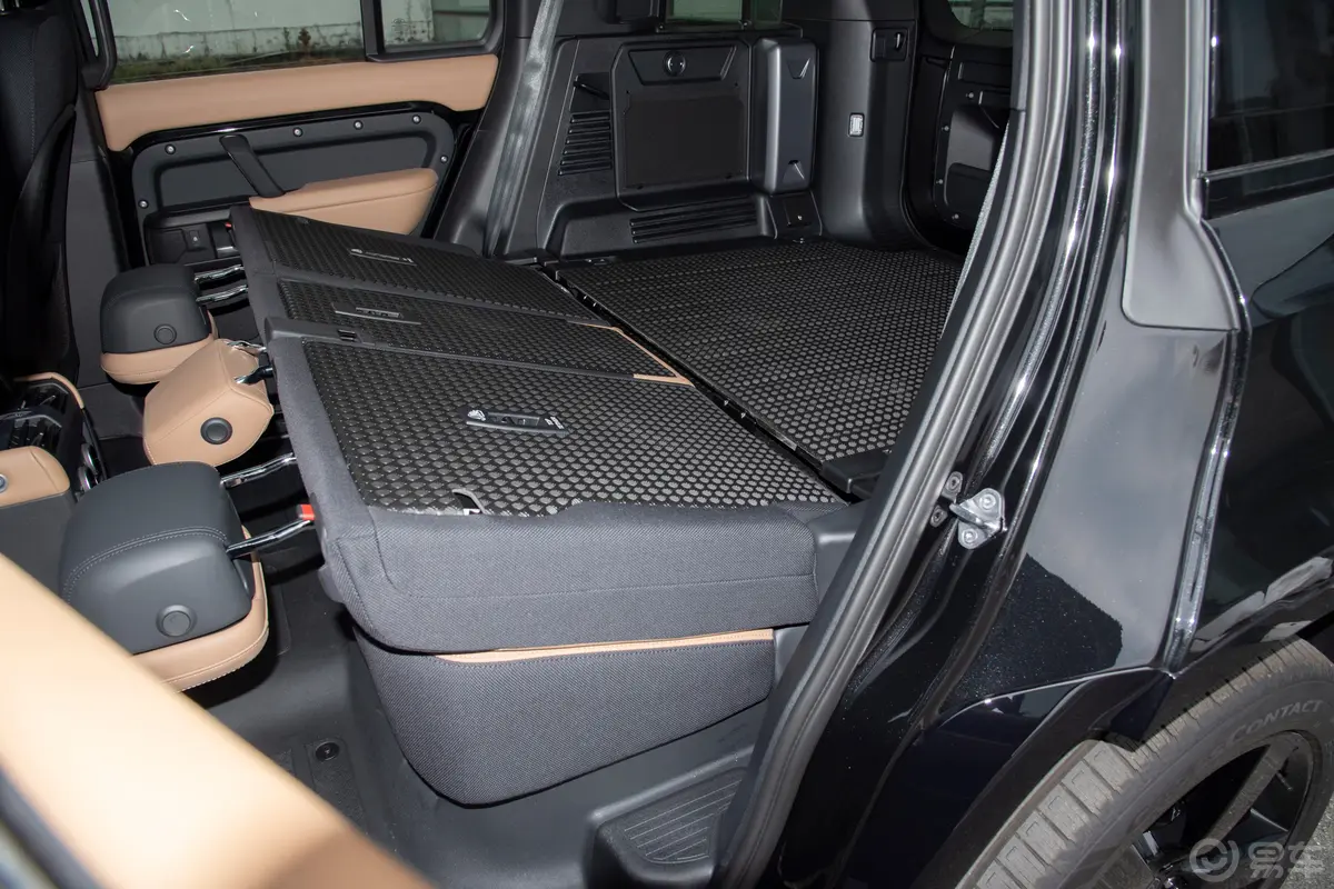 【卫士110 5.0S 525PS V8后排空间图片-汽车图片大全】-易车