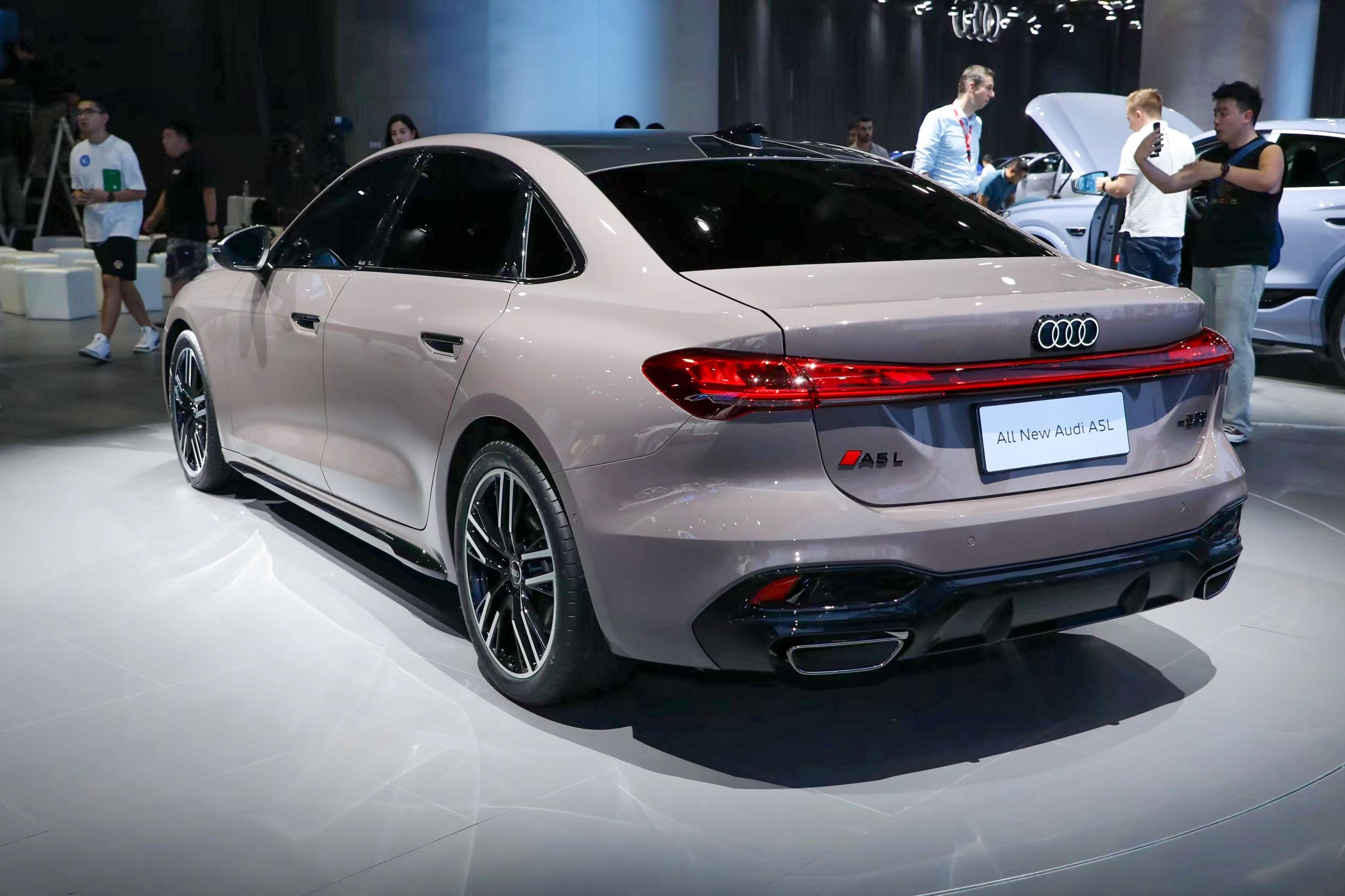 【奥迪A5L2.0T 运动版 quattro侧后45度车头向左水平图片-汽车图片大全】-易车