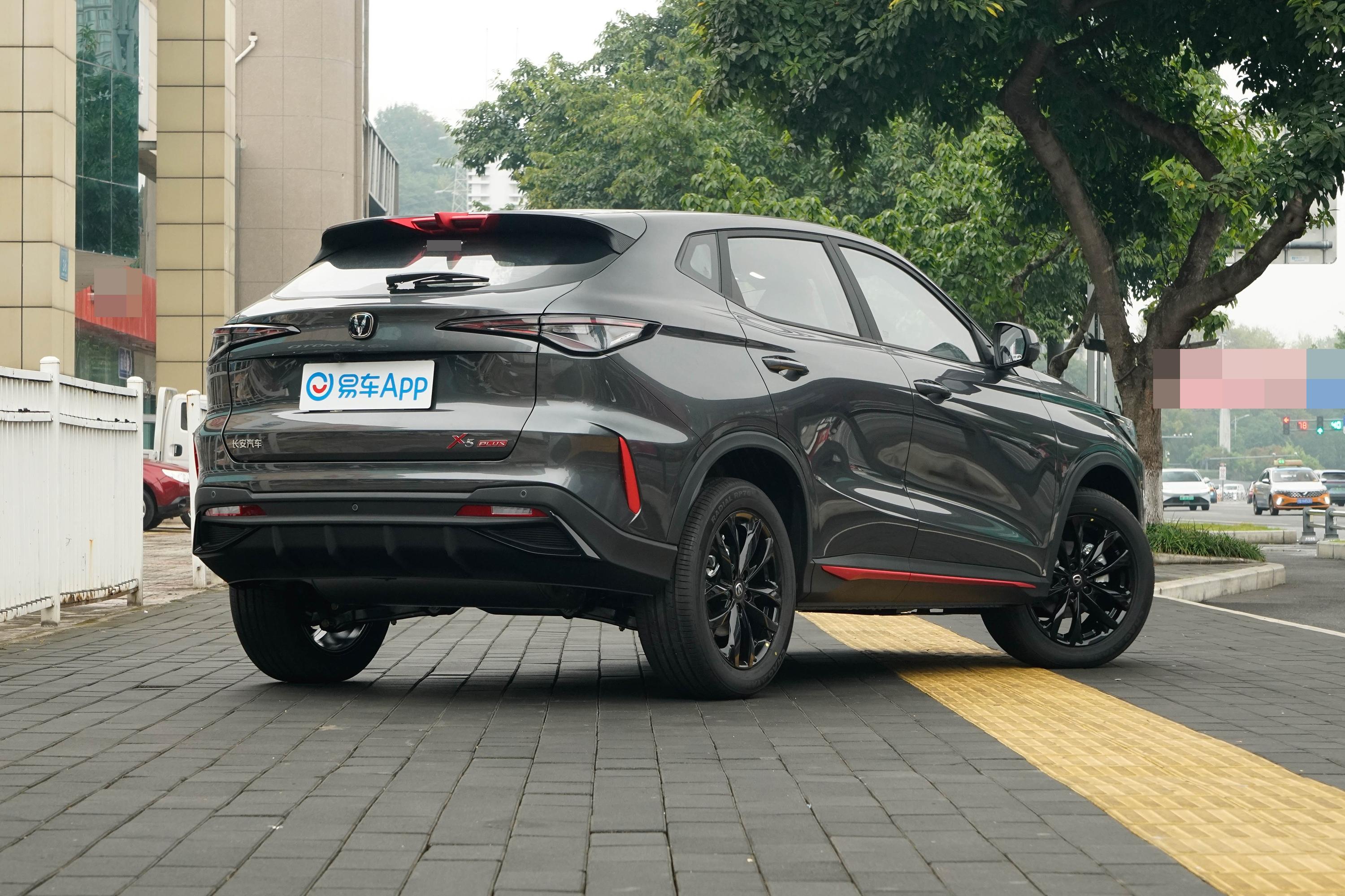 【长安X5 PLUS1.5T 超越版侧后45度车头向右水平图片-汽车图片大全】-易车