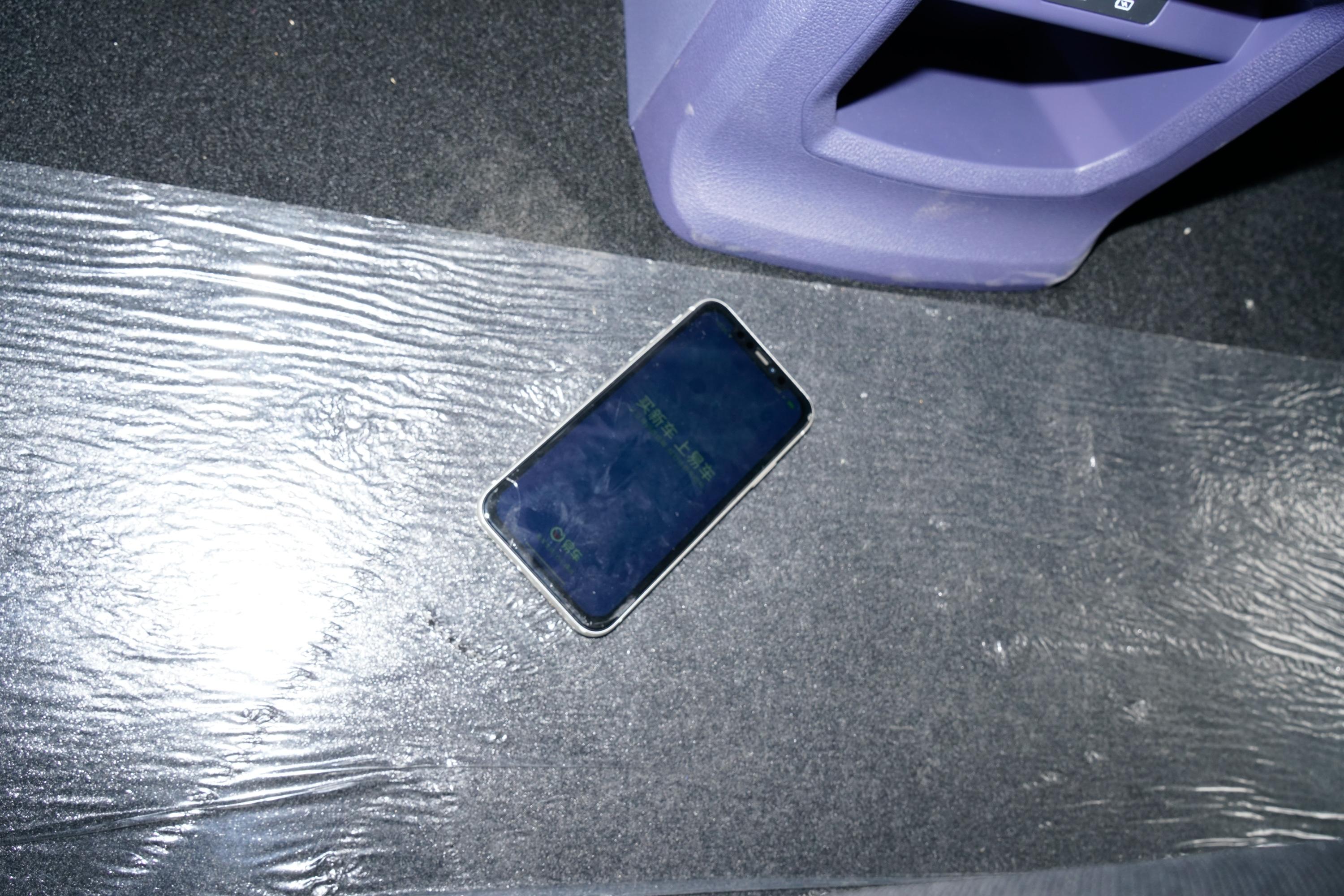 【锐胜王牌M72.0L 手动长轴中级营运舒适版 9座 CNG后排地板中间位置图片-汽车图片大全】-易车