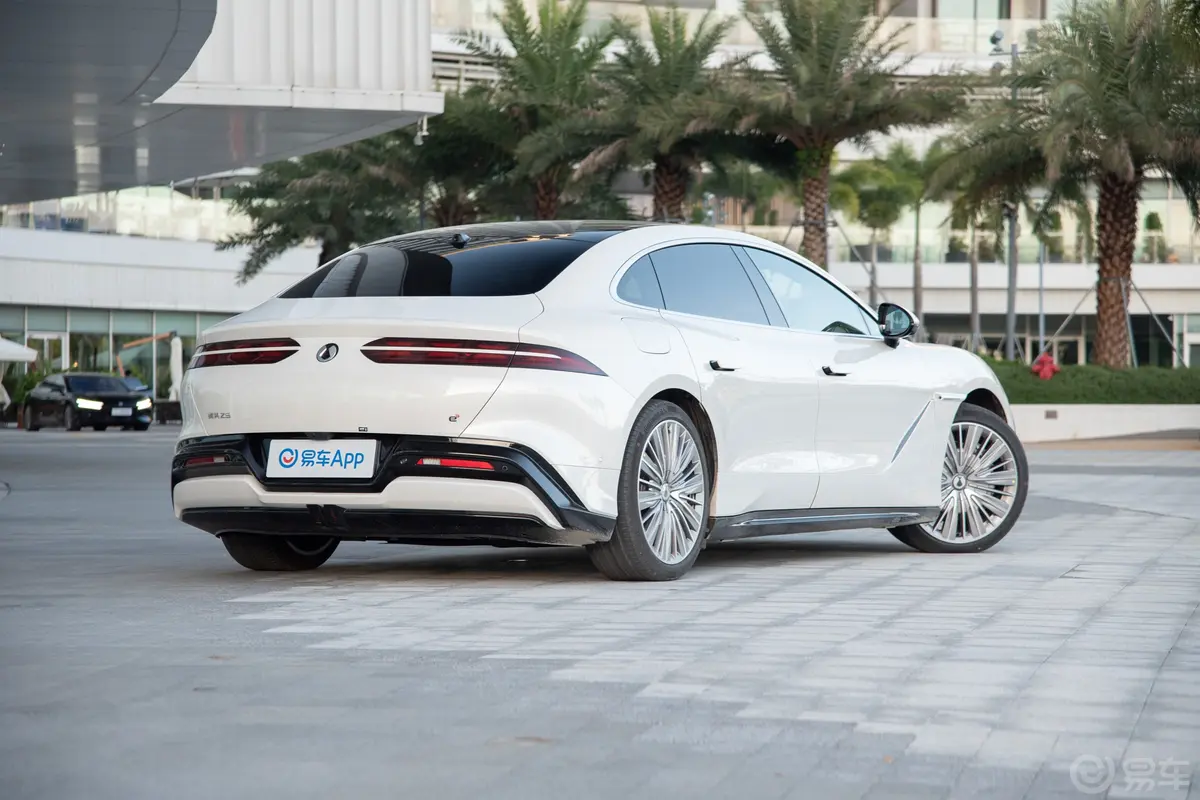 【腾势Z9DM 2.0T 201km 1100 Ultra版侧后45度车头向右水平图片-汽车图片大全】-易车