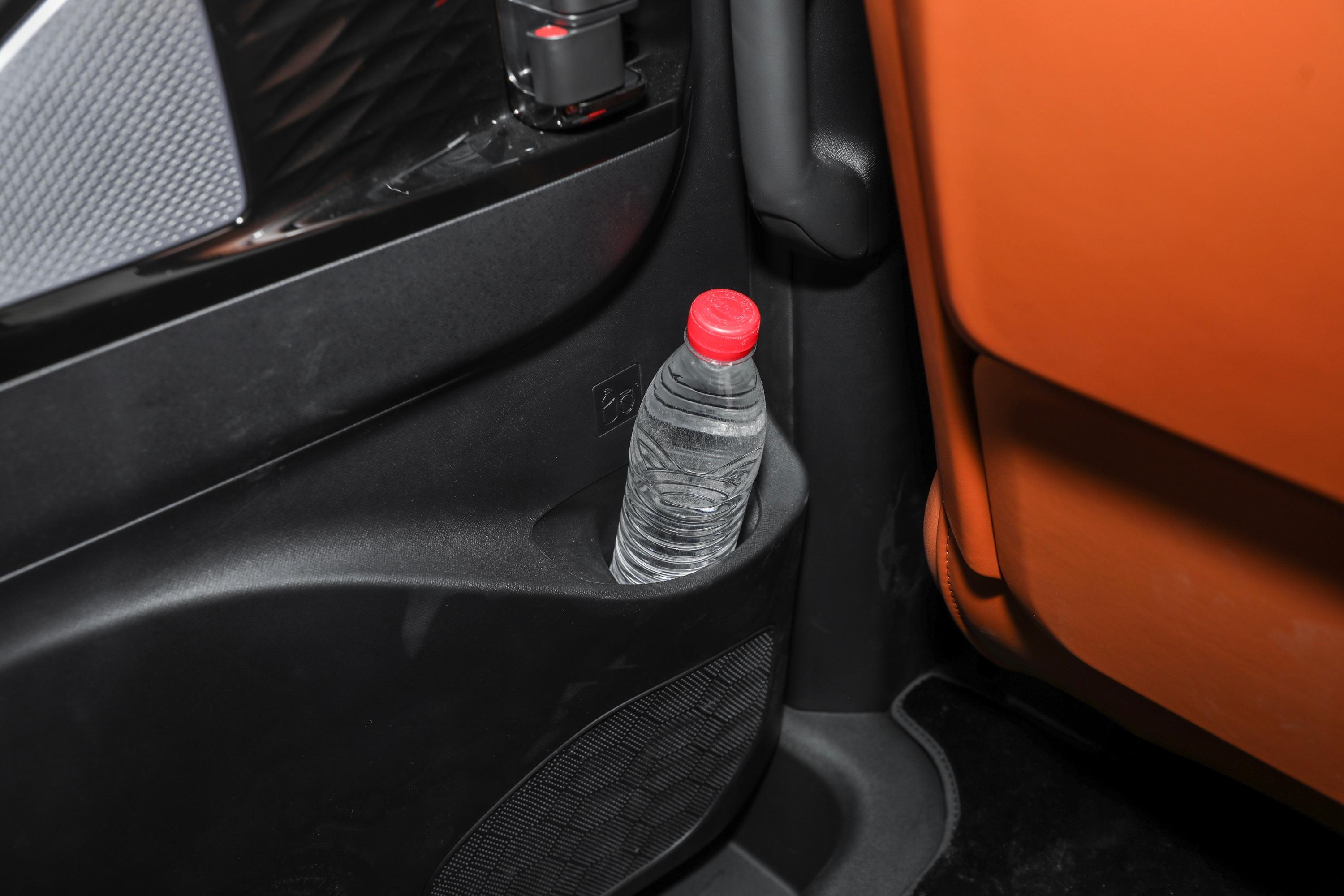 【传祺E9超级快充 2.0T 136km 宗师版后排功能图片-汽车图片大全】-易车