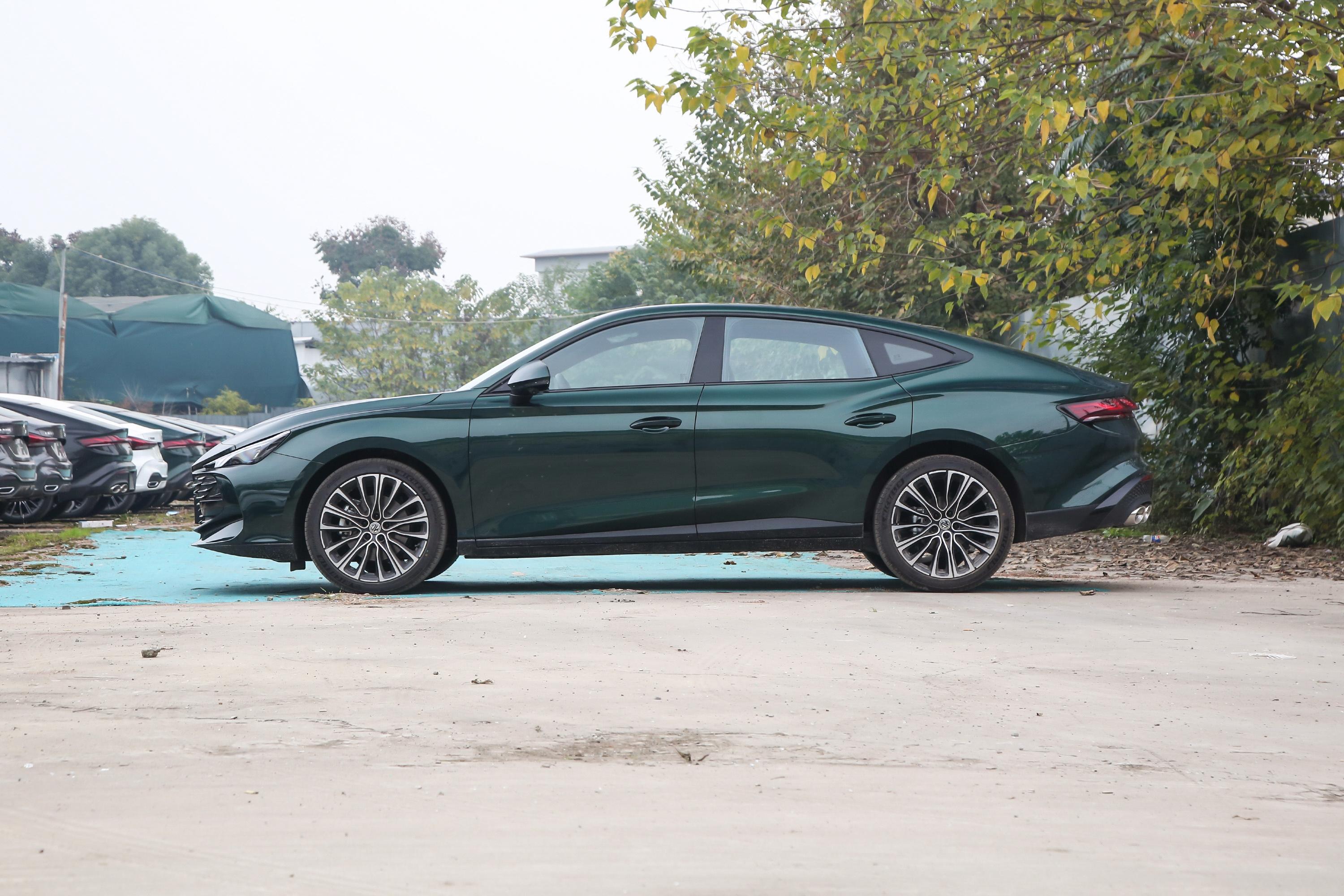 【MG72.0T 405 自动尊享版正侧车头向左水平图片-汽车图片大全】-易车