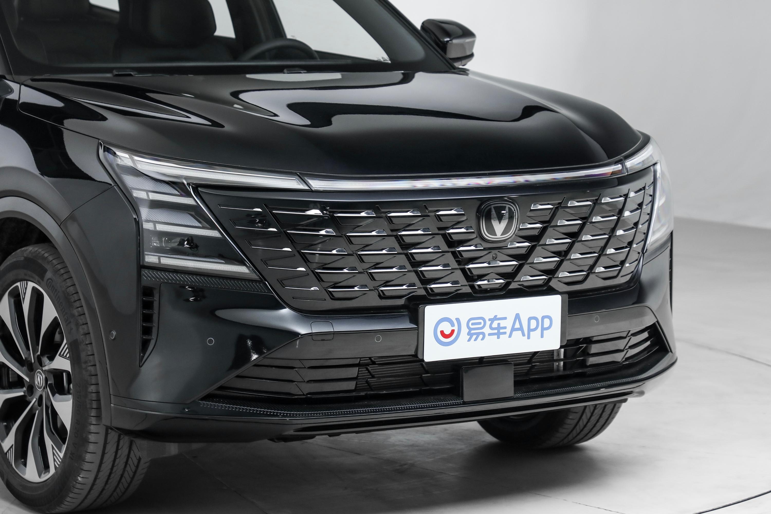 【长安CS75PLUS第四代 Ultra 2.0T 新蓝鲸智慧智擎型前格栅侧俯拍图片-汽车图片大全】-易车