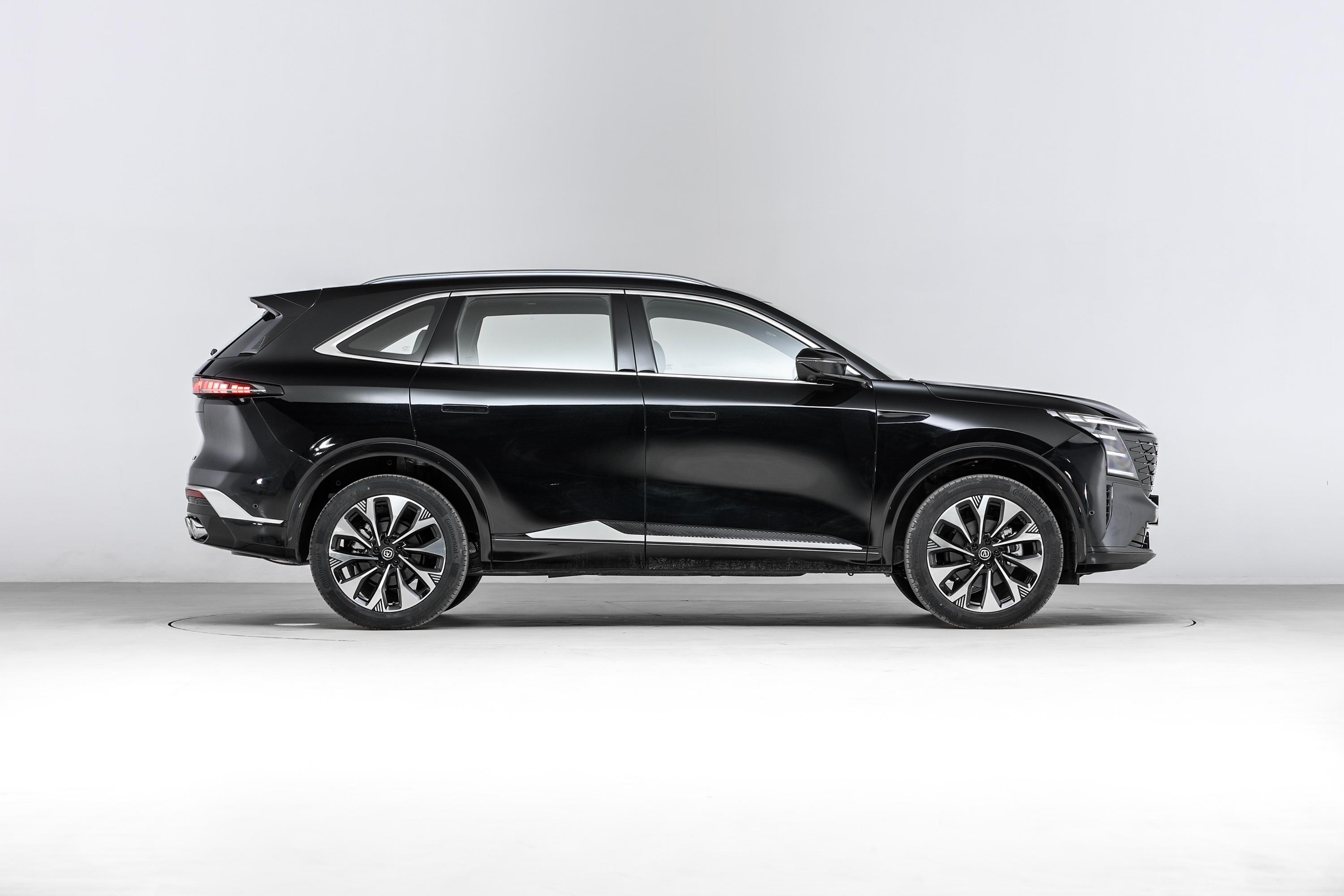 【长安CS75PLUS第四代 Ultra 2.0T 新蓝鲸智慧智擎型正侧车头向右水平图片-汽车图片大全】-易车