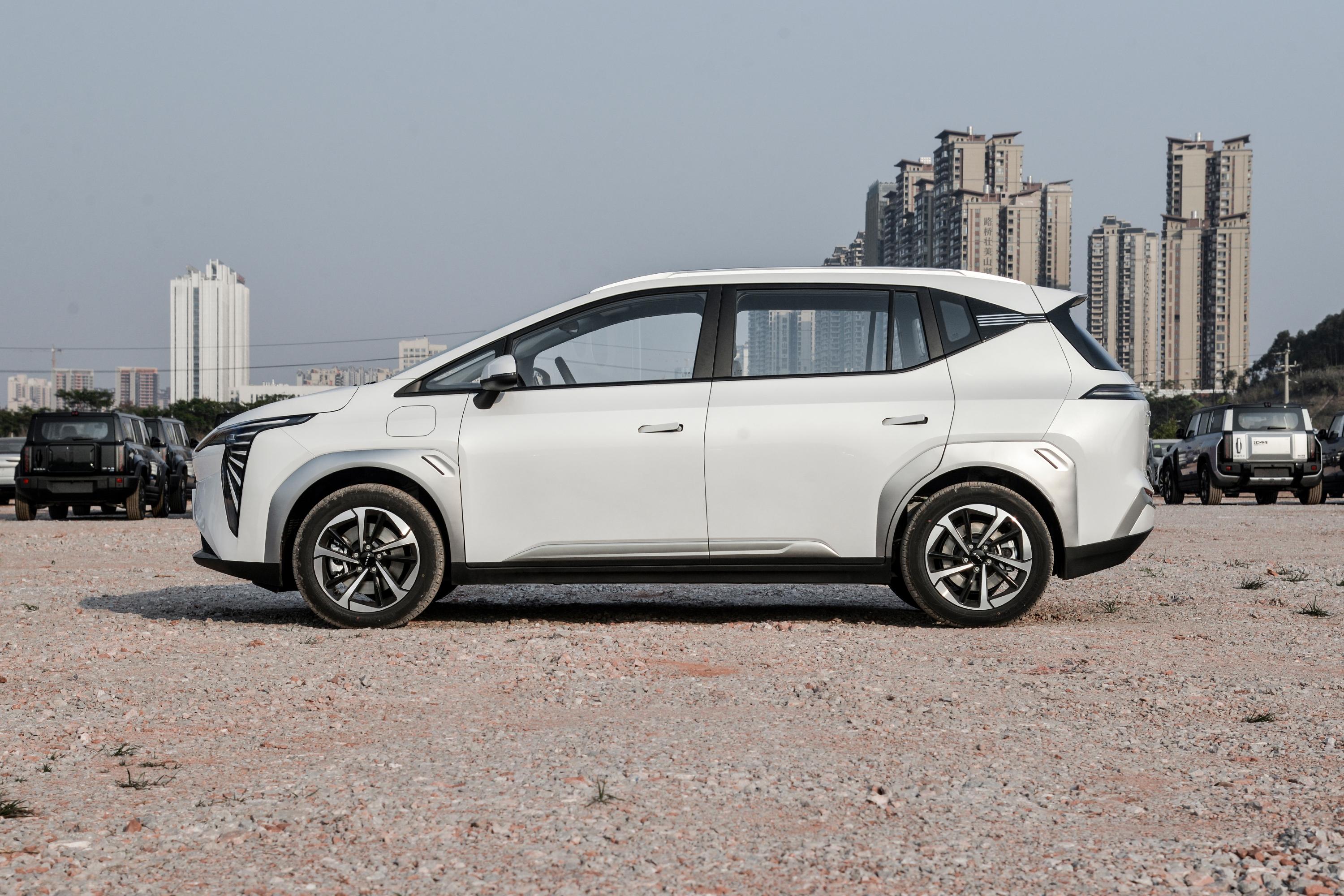 【AION YPlus 510km 510 乐享版 58.4kWh磷酸铁锂正侧车头向左水平图片-汽车图片大全】-易车