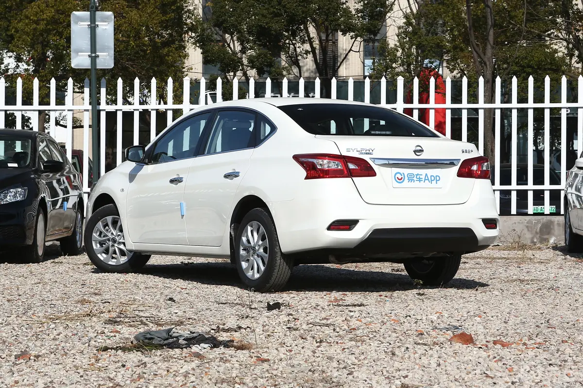 【轩逸改款二 经典 1.6L XE 舒适版侧后45度车头向左水平图片-汽车图片大全】-易车