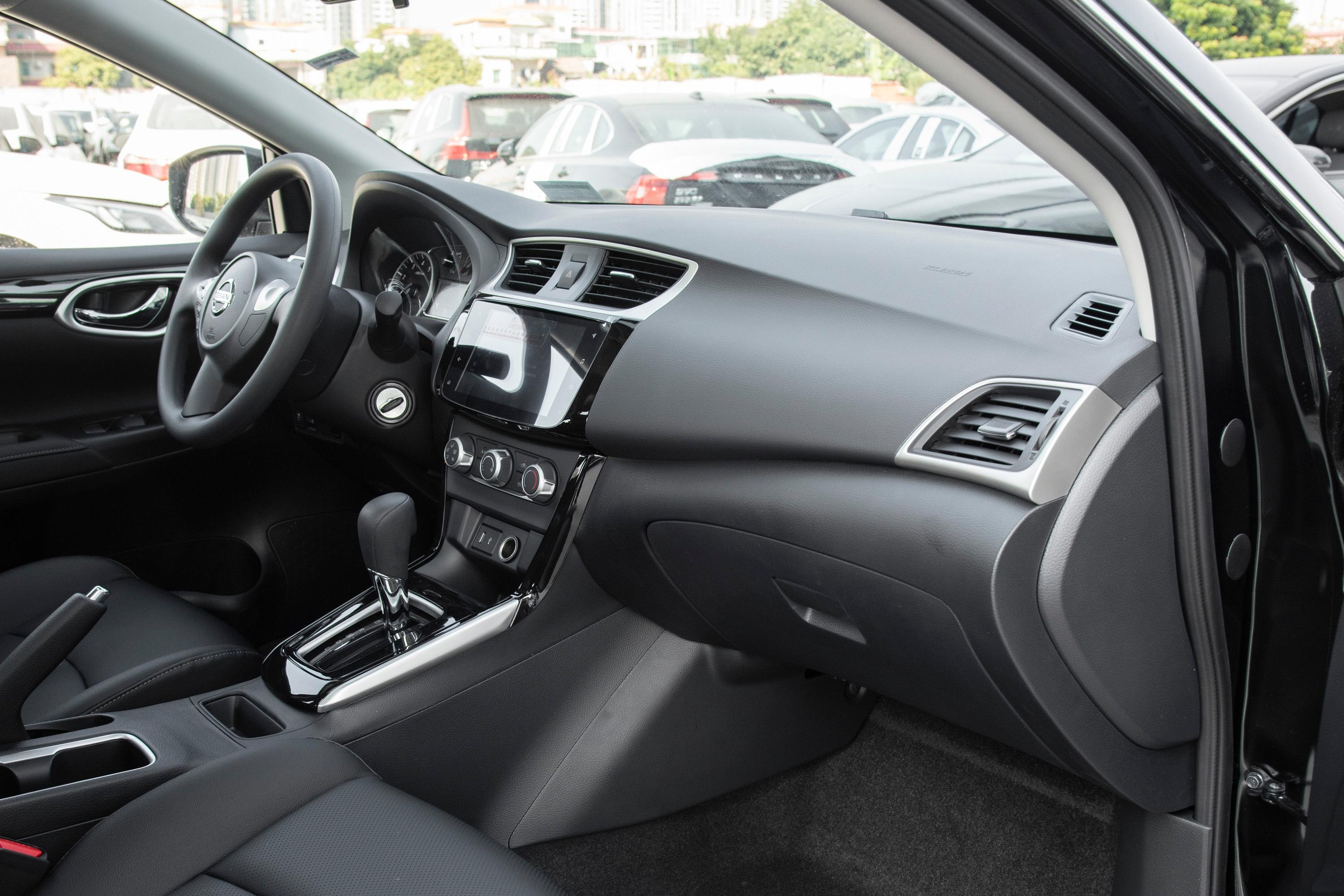 【轩逸改款二 经典 1.6L XL 豪华版内饰全景副驾方向图片-汽车图片大全】-易车