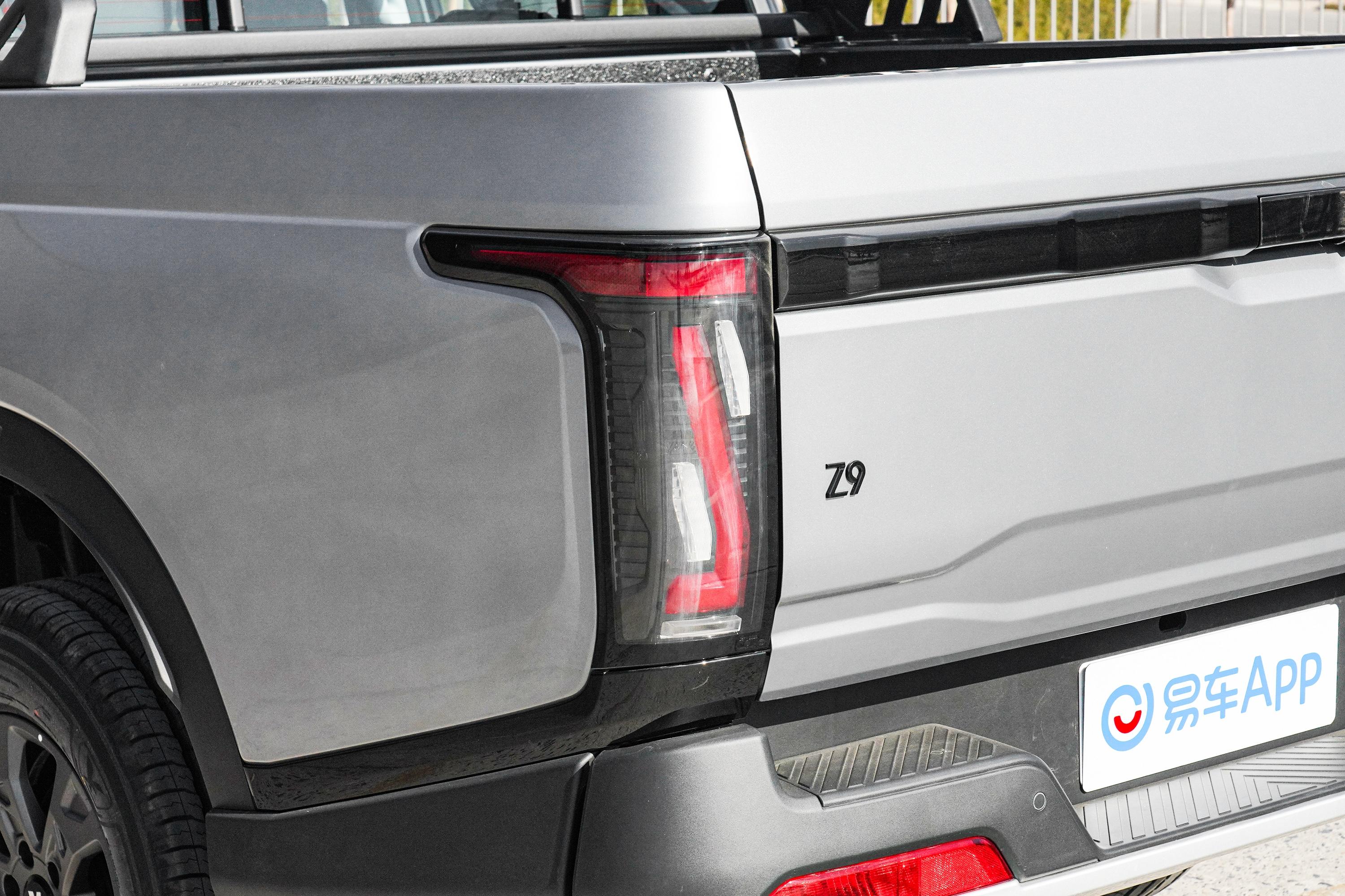 【郑州日产Z9GT 2.0T 自动四驱标箱舒享版 汽油尾灯侧45度俯拍图片-汽车图片大全】-易车