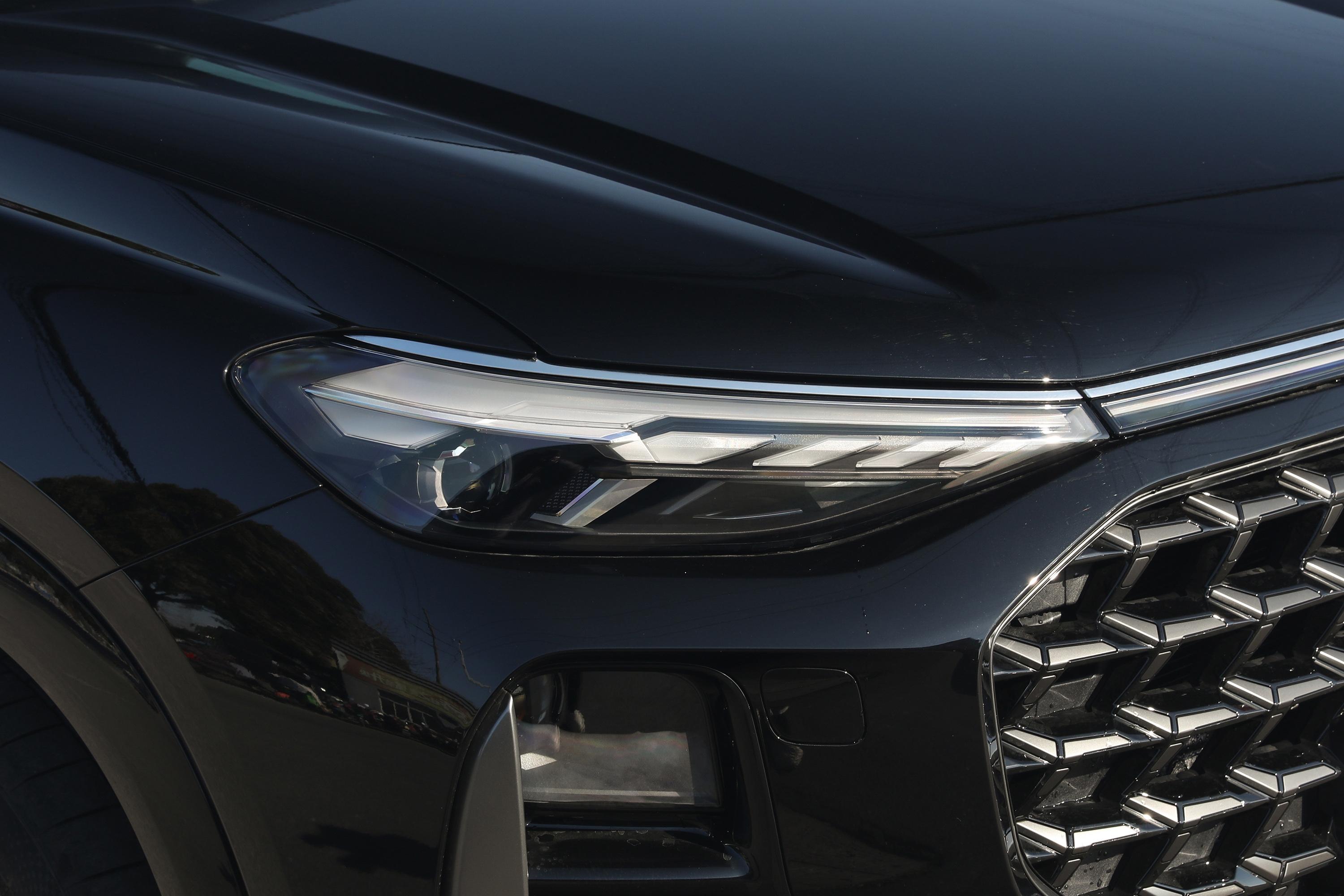 【奥迪Q650 TFSI quattro 黑武士 6座大灯侧45度俯拍图片-汽车图片大全】-易车