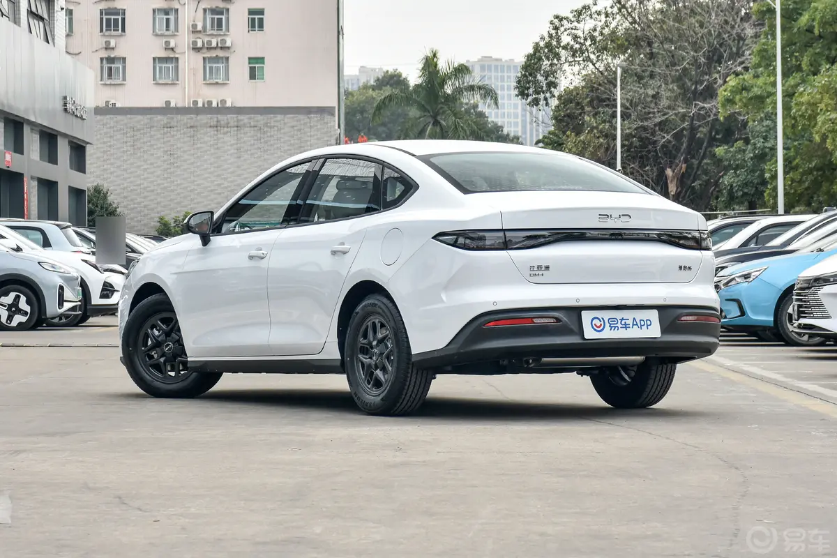 【海豹05DM-i智驾版 1.5L 55km 豪华型侧后45度车头向左水平图片-汽车图片大全】-易车