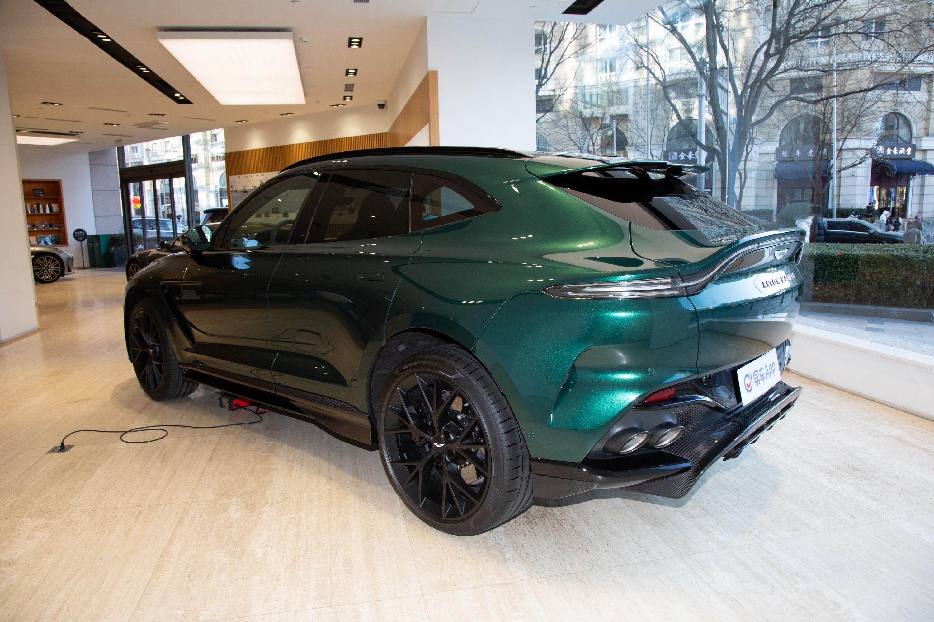 【阿斯顿·马丁DBX4.0T V8 707侧后45度车头向左水平图片-汽车图片大全】-易车