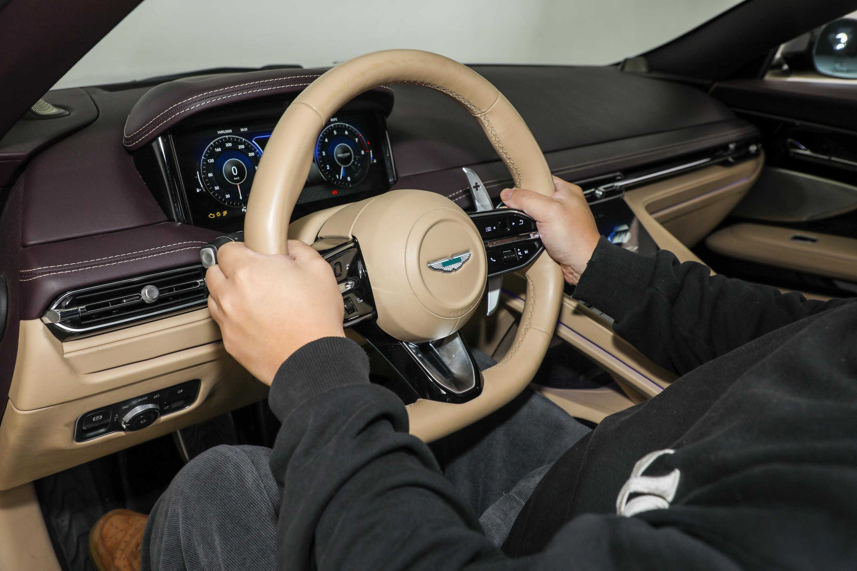 【阿斯顿·马丁DB124.0T V8主驾驶位图片-汽车图片大全】-易车