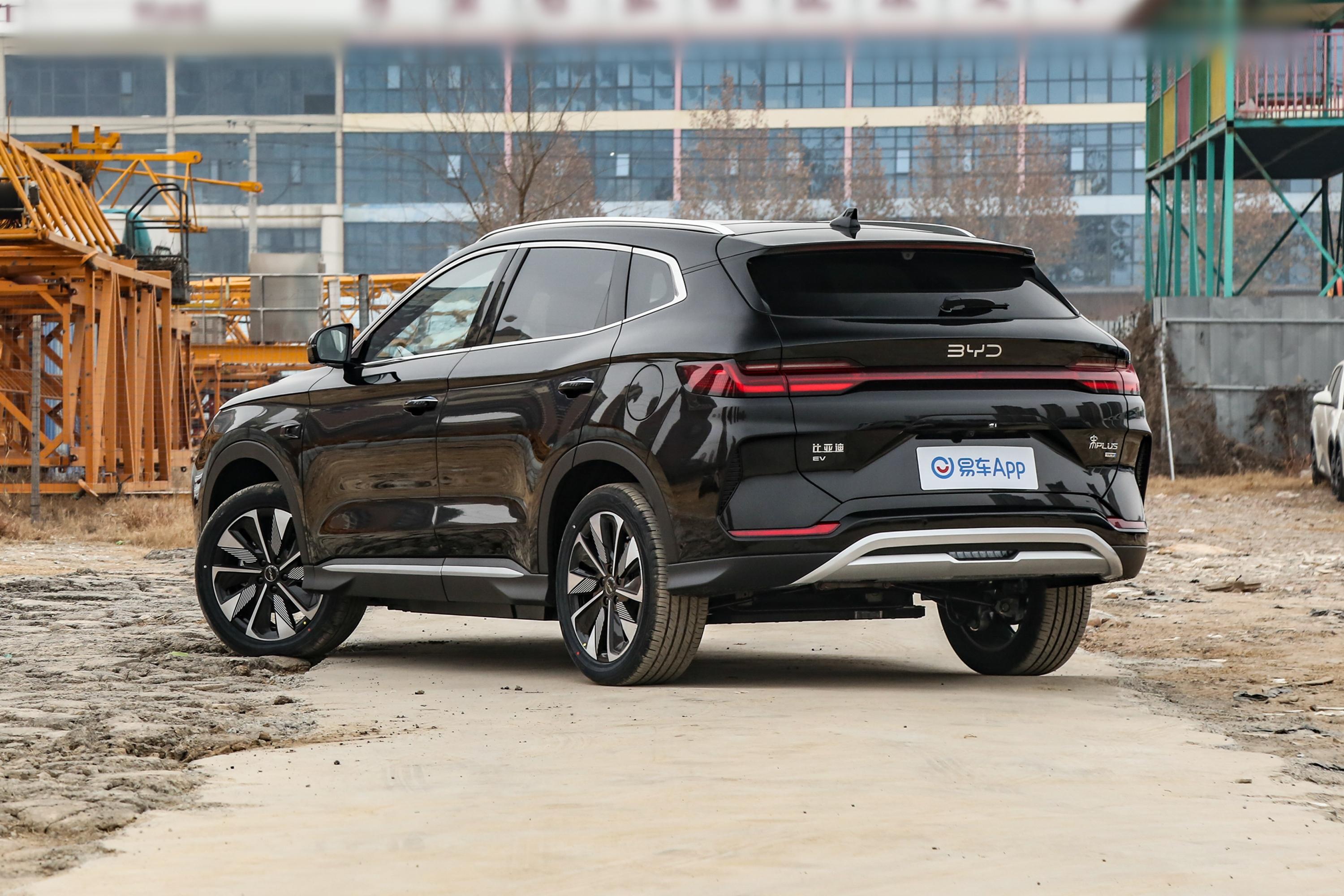 【宋PLUS新能源EV 智驾版 520km 尊贵型侧后45度车头向左水平图片-汽车图片大全】-易车