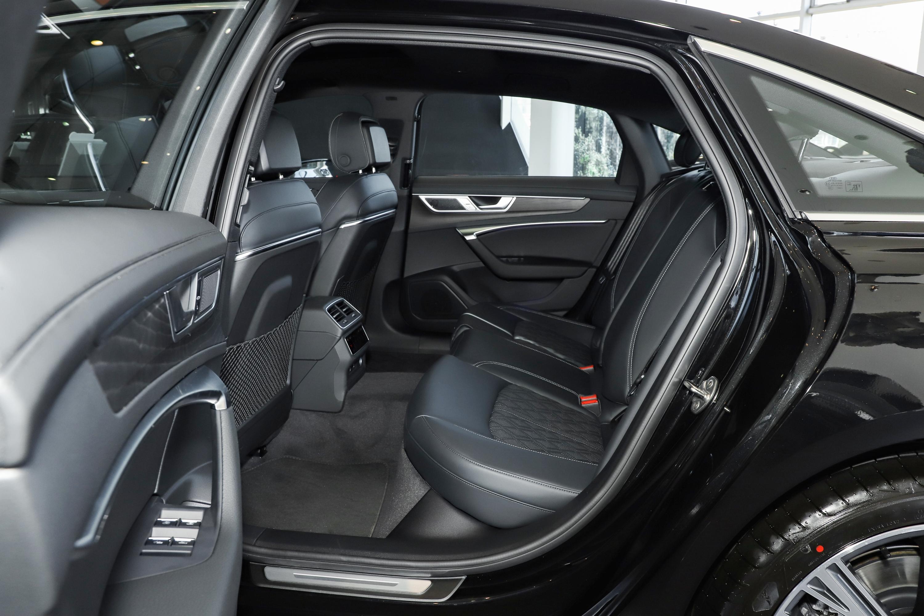 【奥迪A6L改款 45 TFSI quattro 臻选动感型后排空间图片-汽车图片大全】-易车