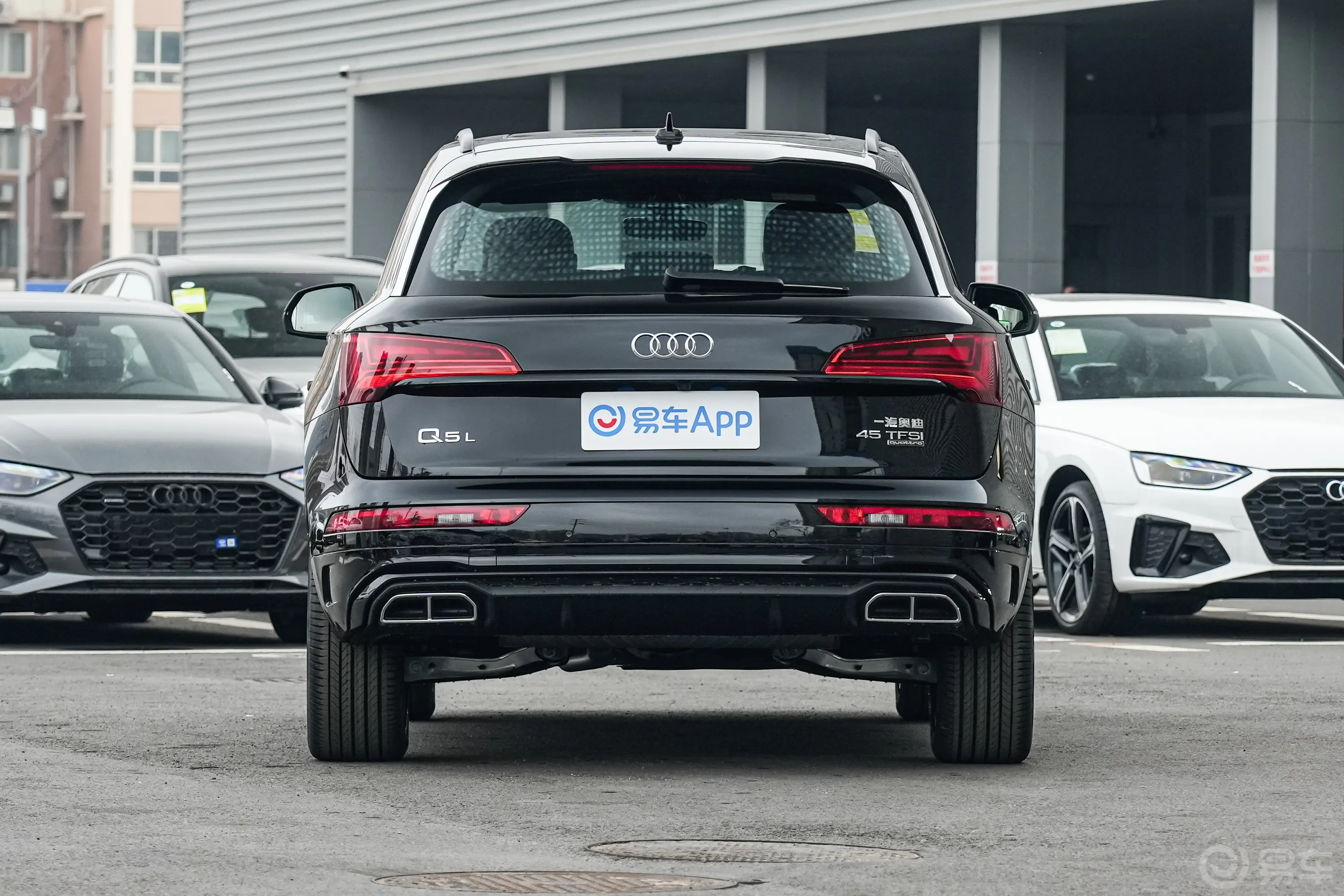 【奥迪Q5Lquattro 45周年典藏版 45 TFSI 豪华动感型正后水平图片-汽车图片大全】-易车