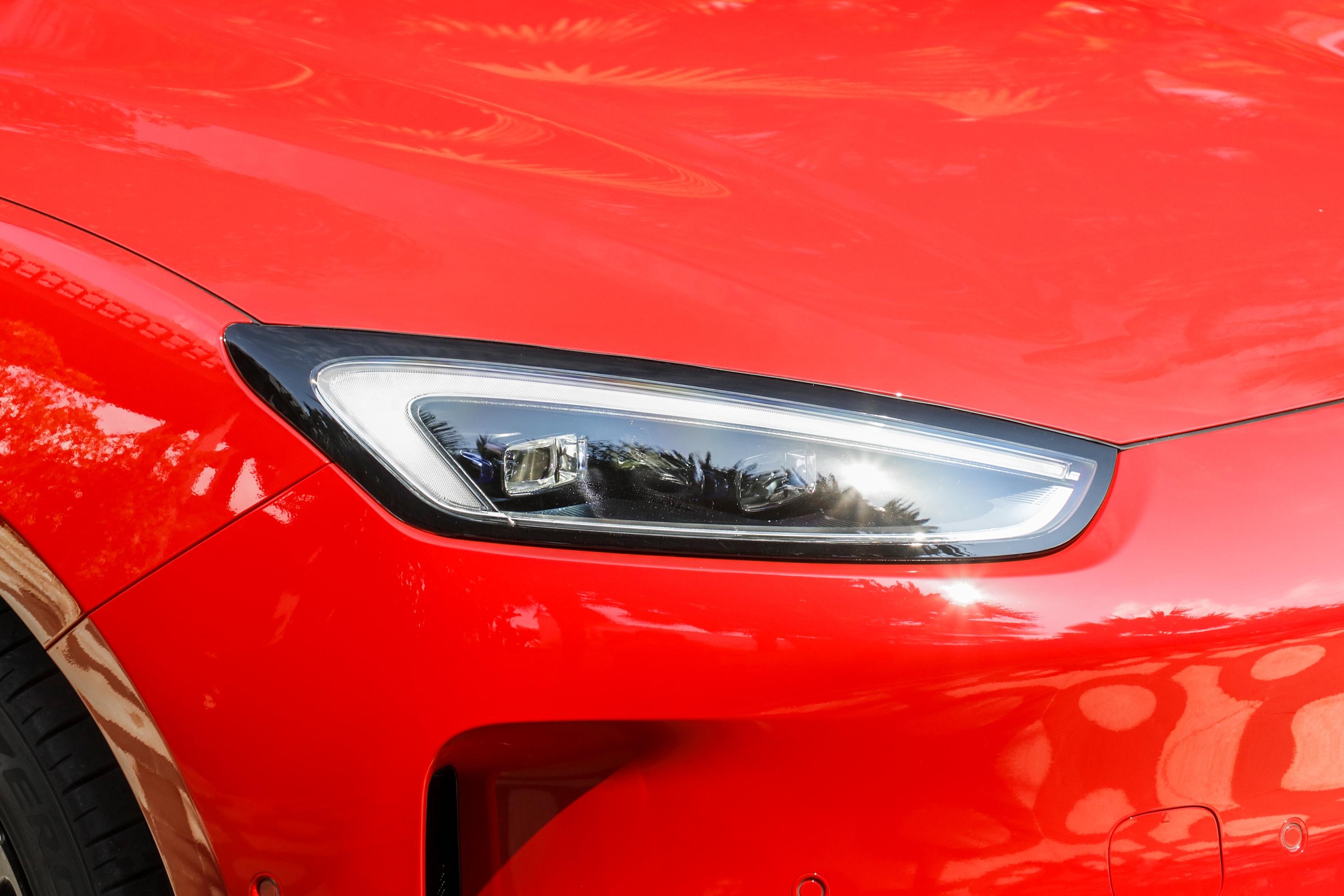 【问界M5增程版 230km Ultra 四驱版大灯侧45度俯拍图片-汽车图片大全】-易车