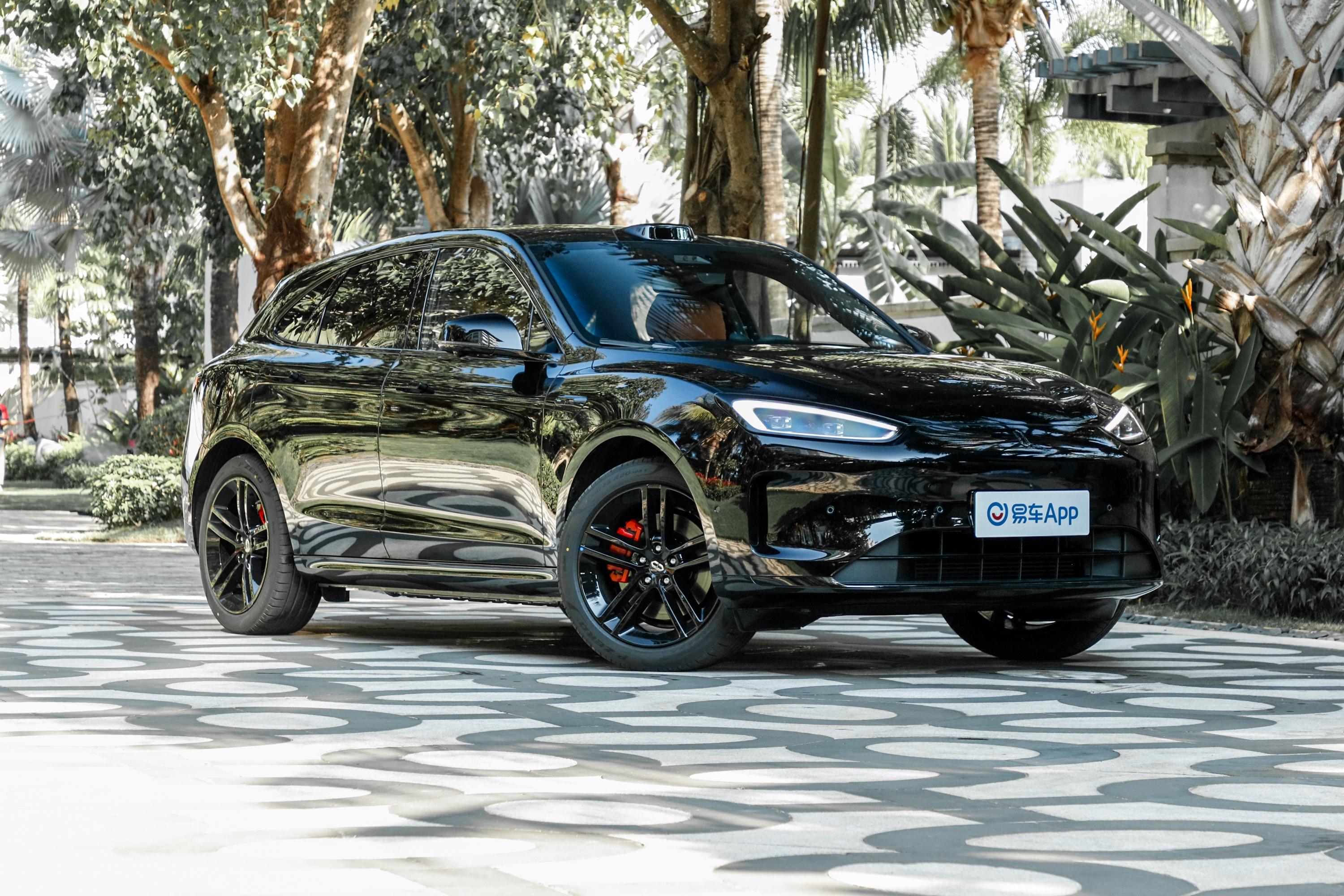 【问界M5增程版 230km Ultra 四驱版侧前45度车头向右水平图片-汽车图片大全】-易车