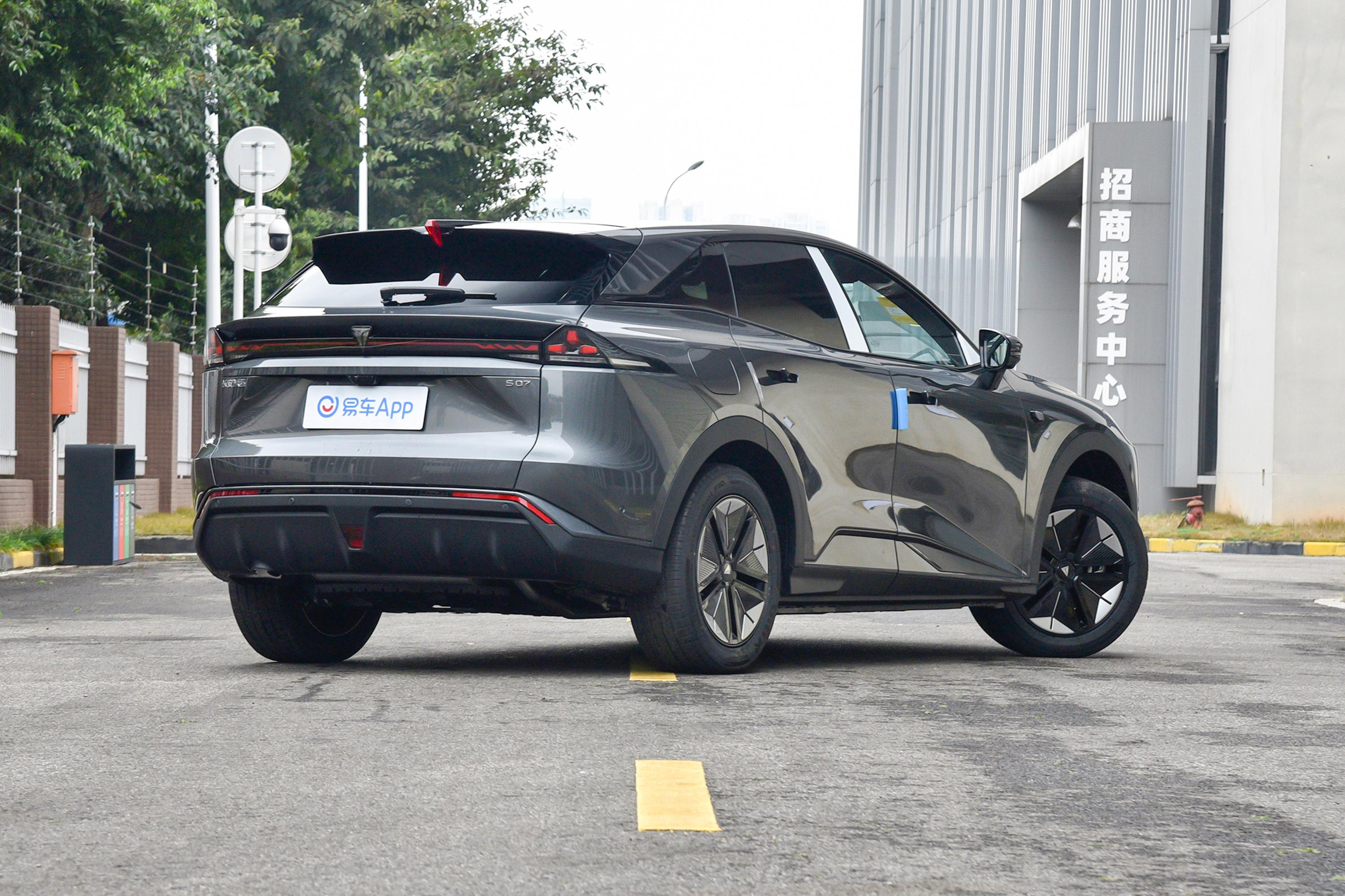 【深蓝S07增程版 285km 285Max深蓝智驾AD PRO版侧后45度车头向右水平图片-汽车图片大全】-易车