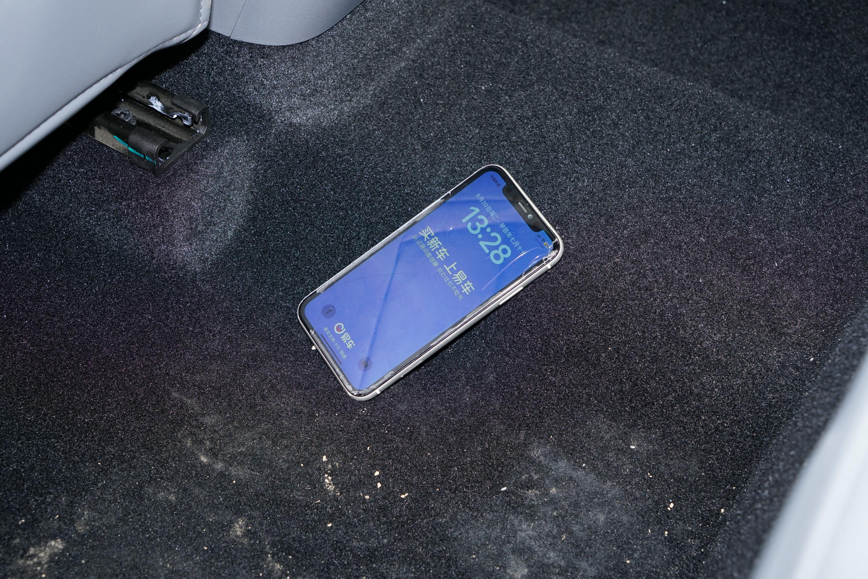 【银河L7EM-i 1.5L 115km 远航版后排地板中间位置图片-汽车图片大全】-易车