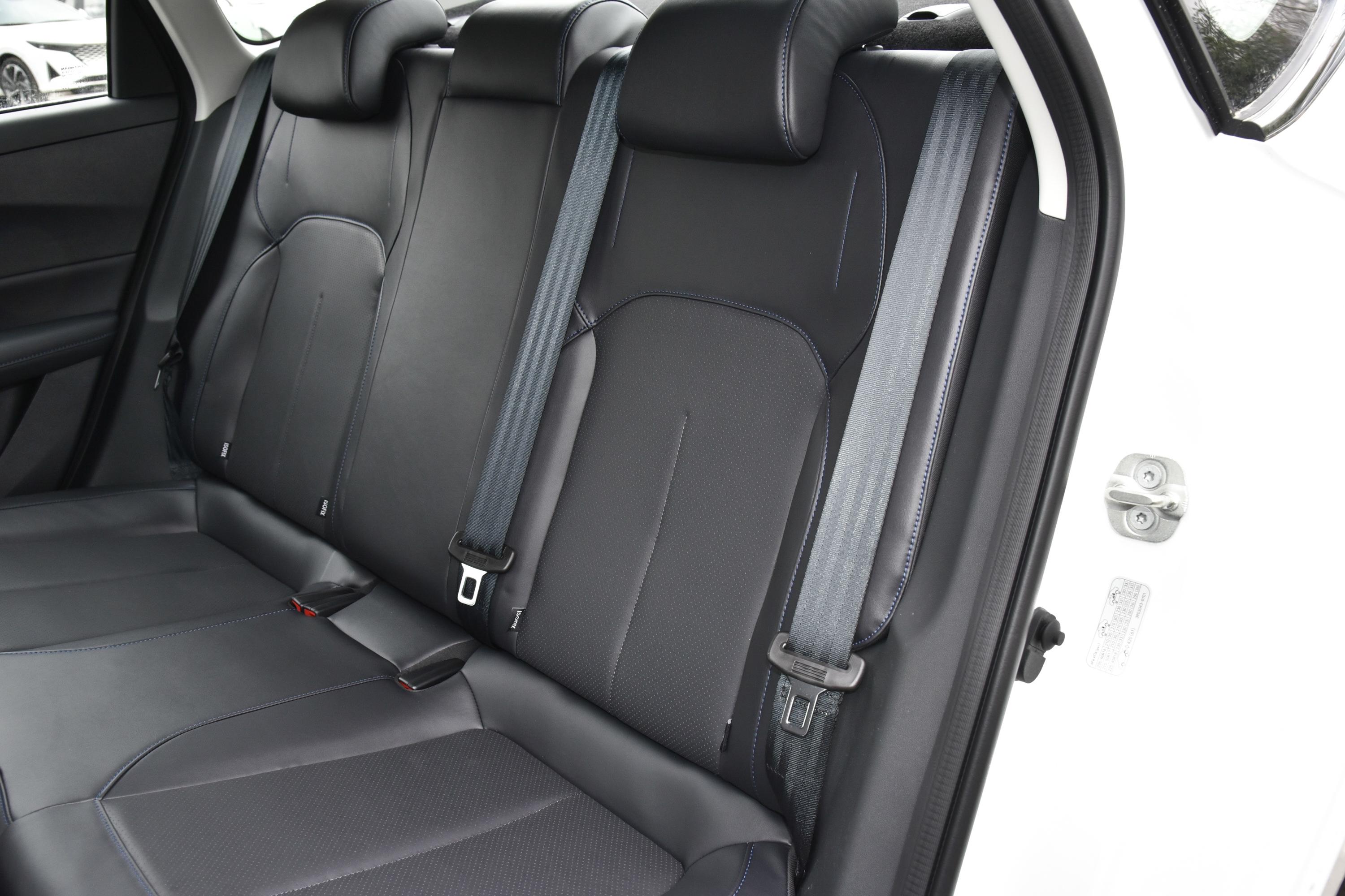 【逸动新蓝鲸 1.5T 双离合500Bar尊贵型后排空间图片-汽车图片大全】-易车