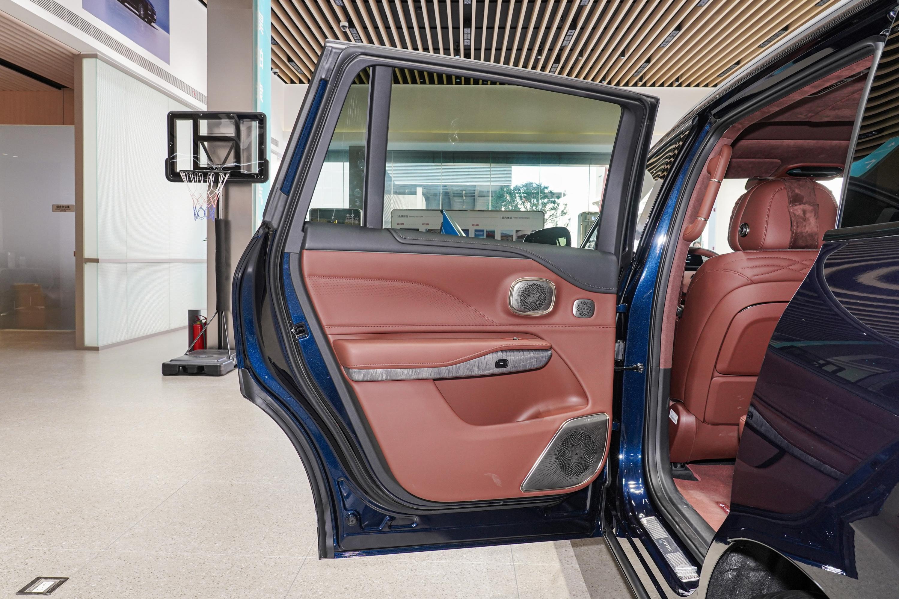 【昊铂HL纯电版 750km 后驱Max激光雷达版 6座驾驶员侧后车门图片-汽车图片大全】-易车