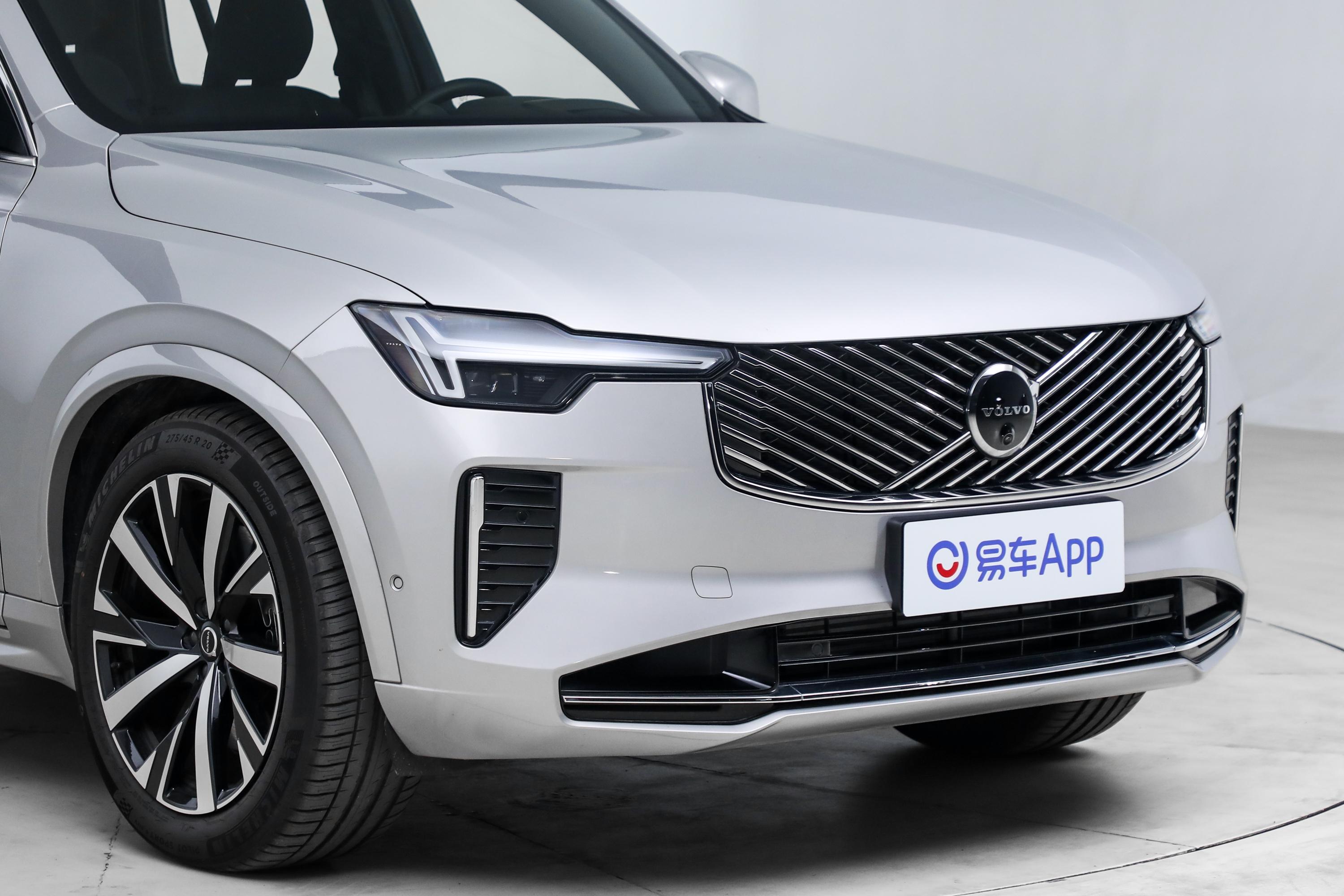 【沃尔沃XC90 插电混动改款 2.0T 62km 智尊豪华版 7座前格栅侧俯拍图片-汽车图片大全】-易车