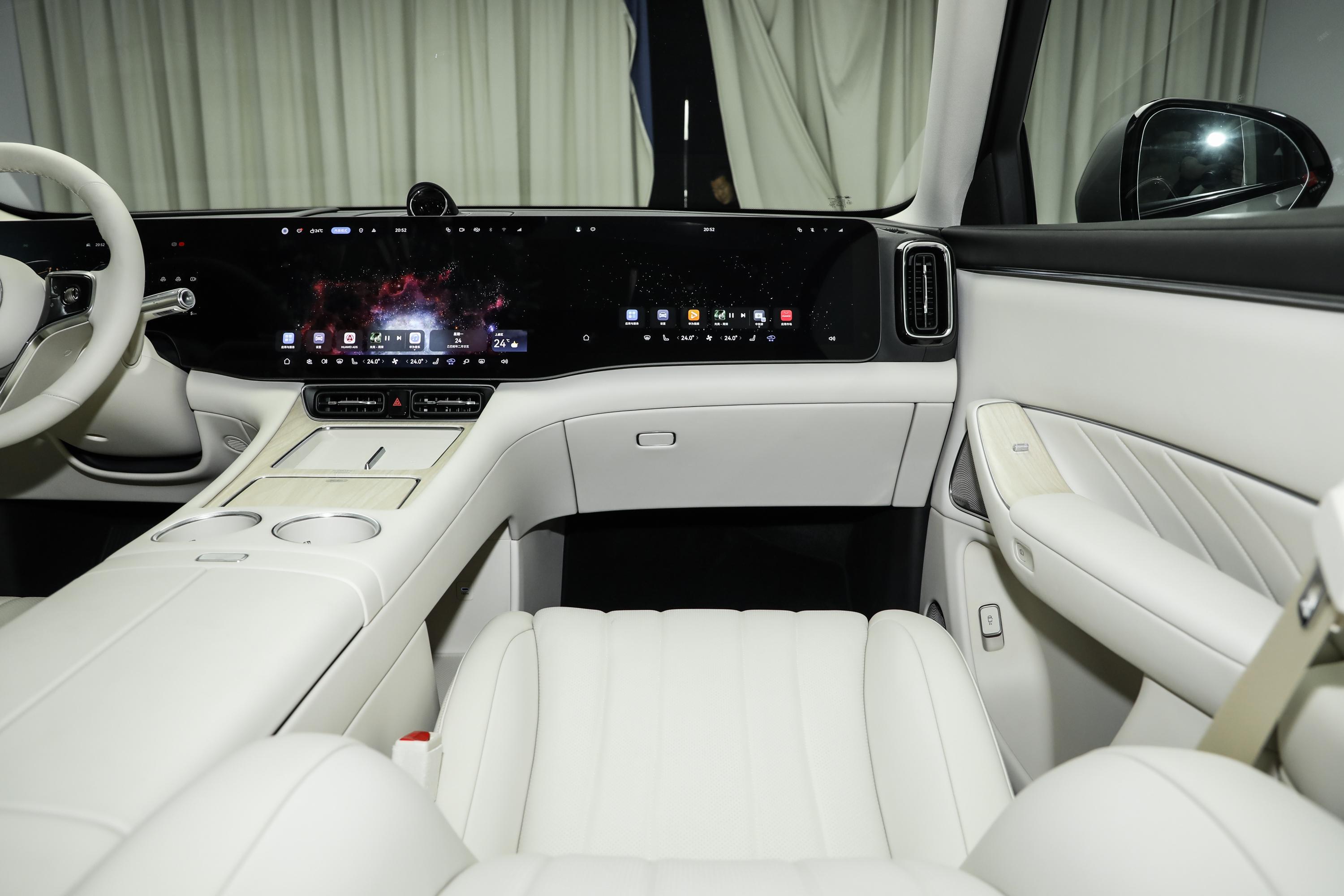 【问界M8增程版 310km Ultra 6座副驾驶位区域图片-汽车图片大全】-易车