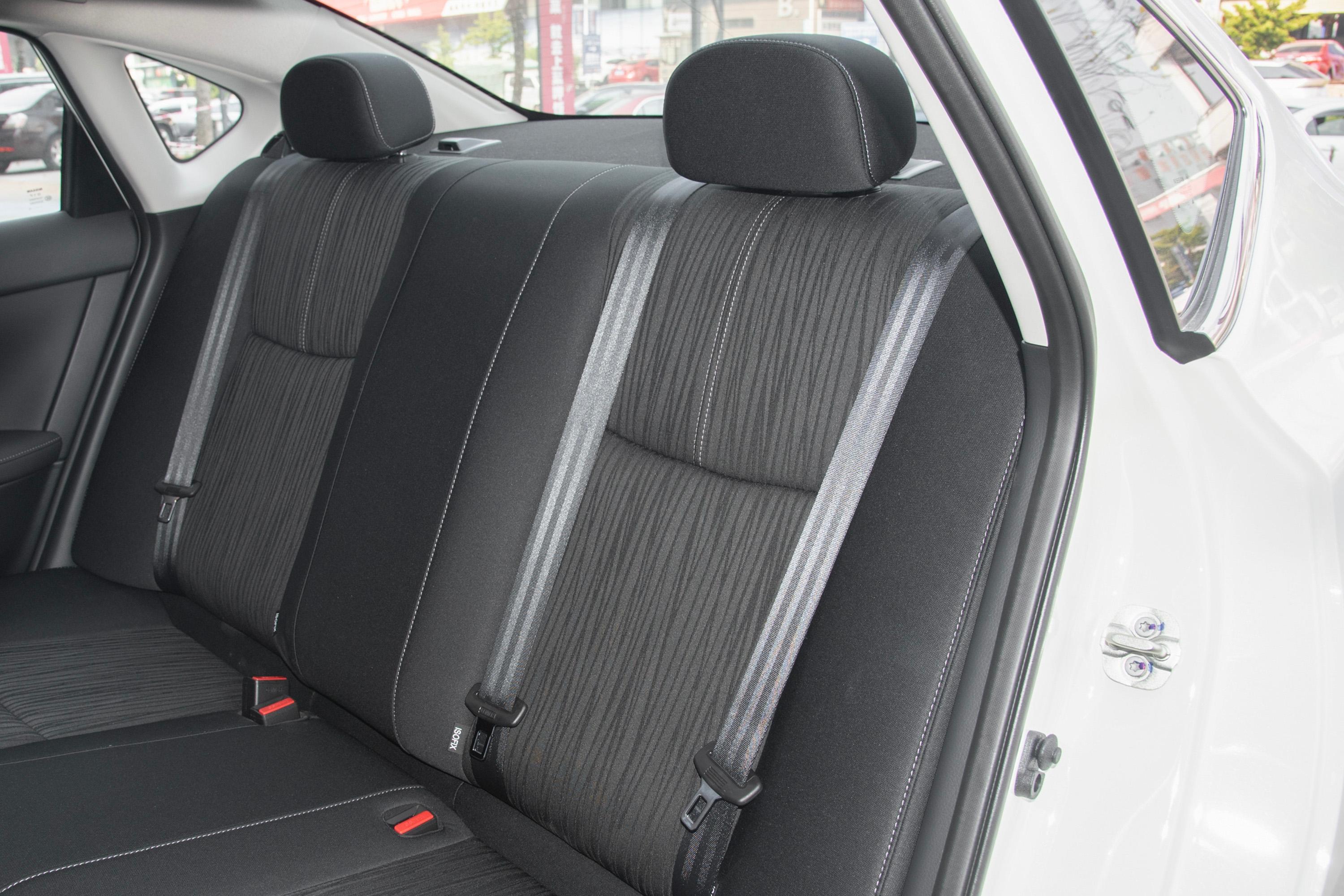 【轩逸改款 经典 1.6L XE 大屏版后排空间图片-汽车图片大全】-易车