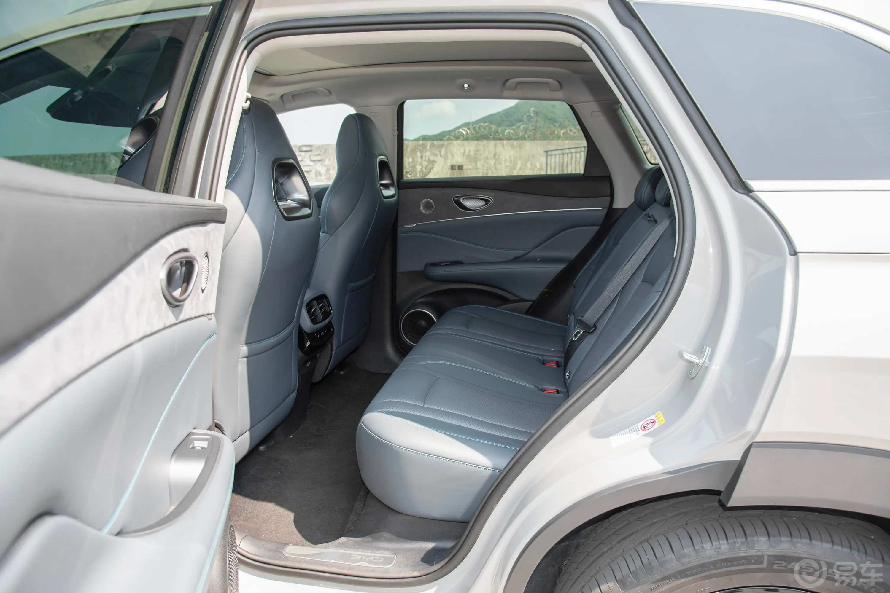 【海狮07DM-i智驾版 DM-p 1.5T 135km 四驱高性能智驾无人机版后排座椅图片-汽车图片大全】-易车