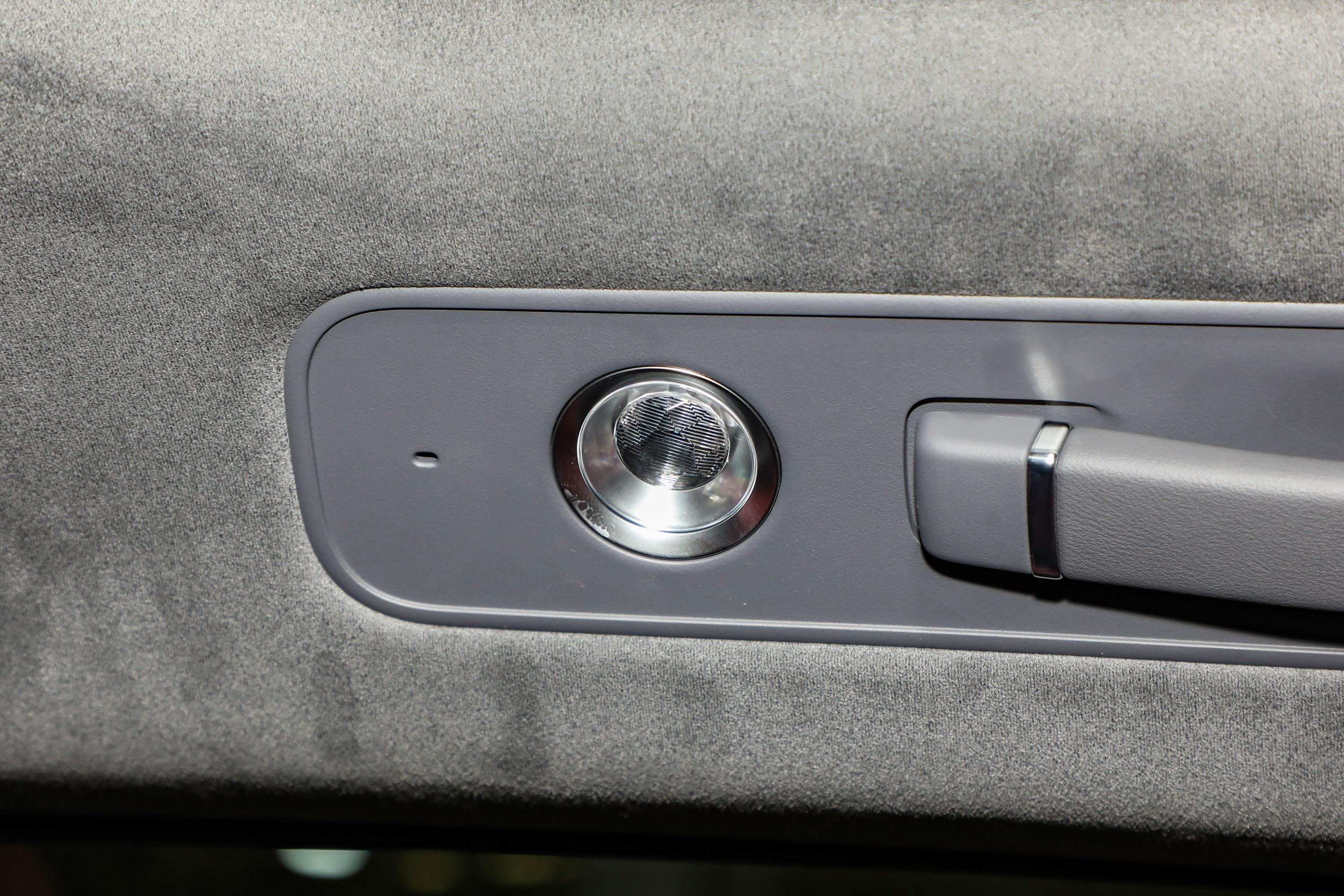 【问界M8增程版 310km Max+ 6座后排功能图片-汽车图片大全】-易车