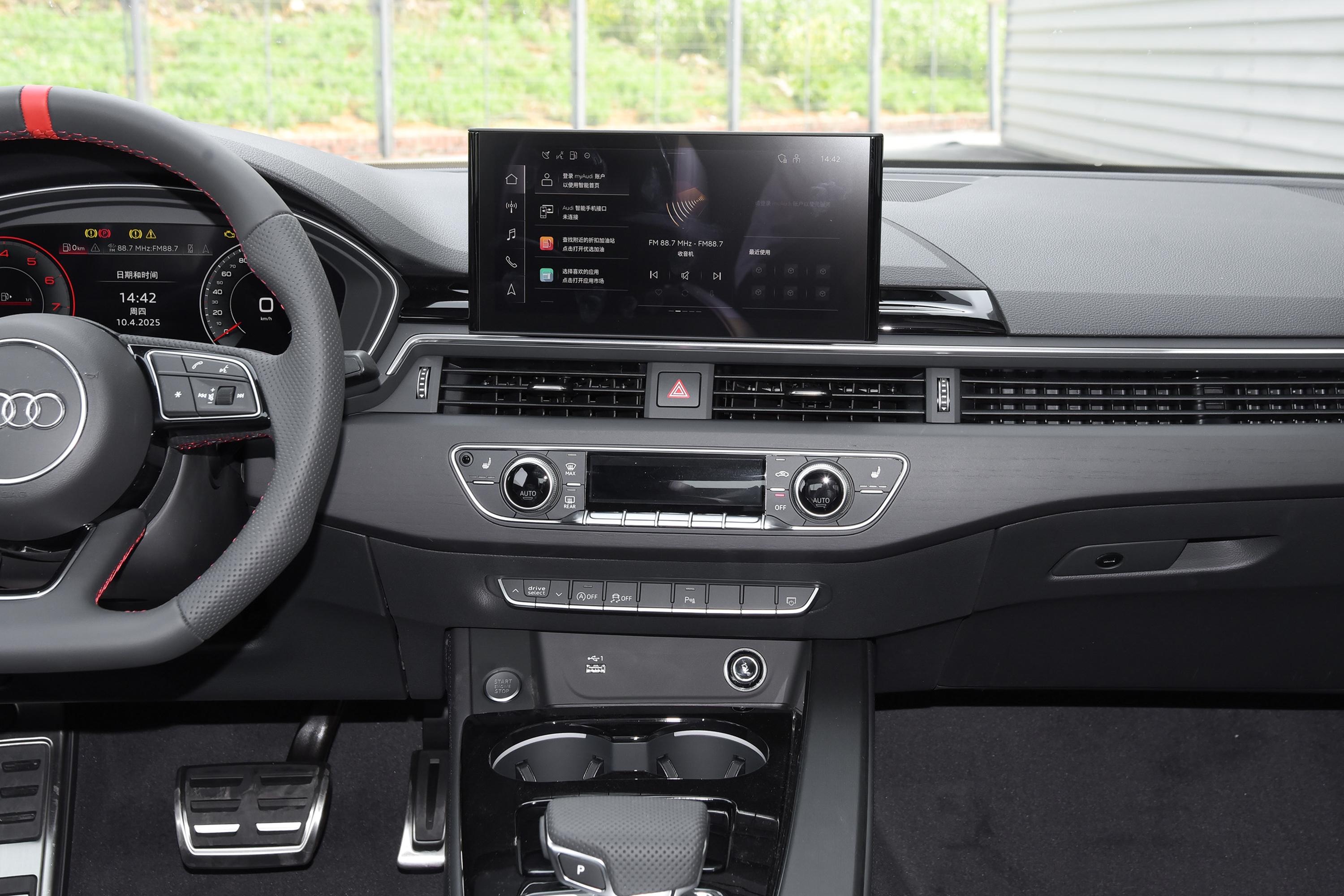 【奥迪A4L200万辆悦享版 40 TFSI 豪华动感型中控台整体图片-汽车图片大全】-易车