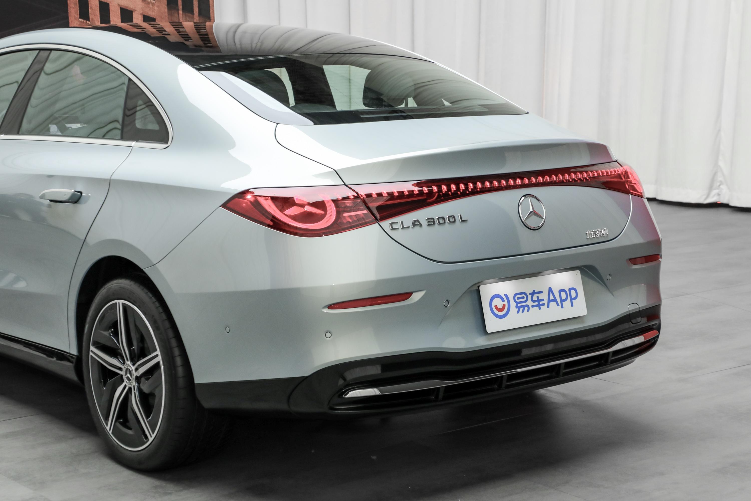 【奔驰CLA新能源CLA 300 L 超长续航领智版车尾特写图片-汽车图片大全】-易车