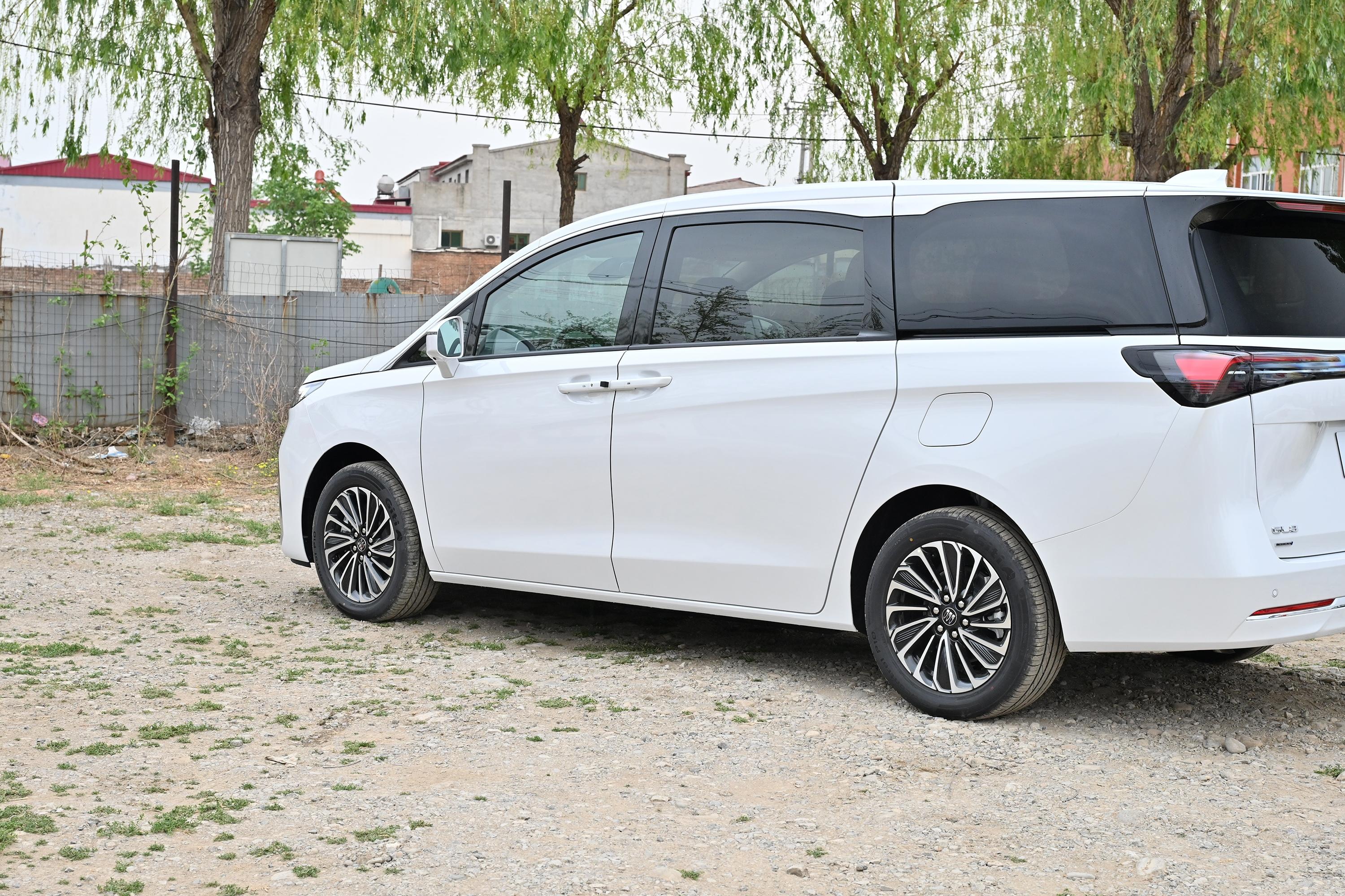 【别克GL8 插电混动陆尚 1.5T 142km 智享版 7座外观细节图片-汽车图片大全】-易车