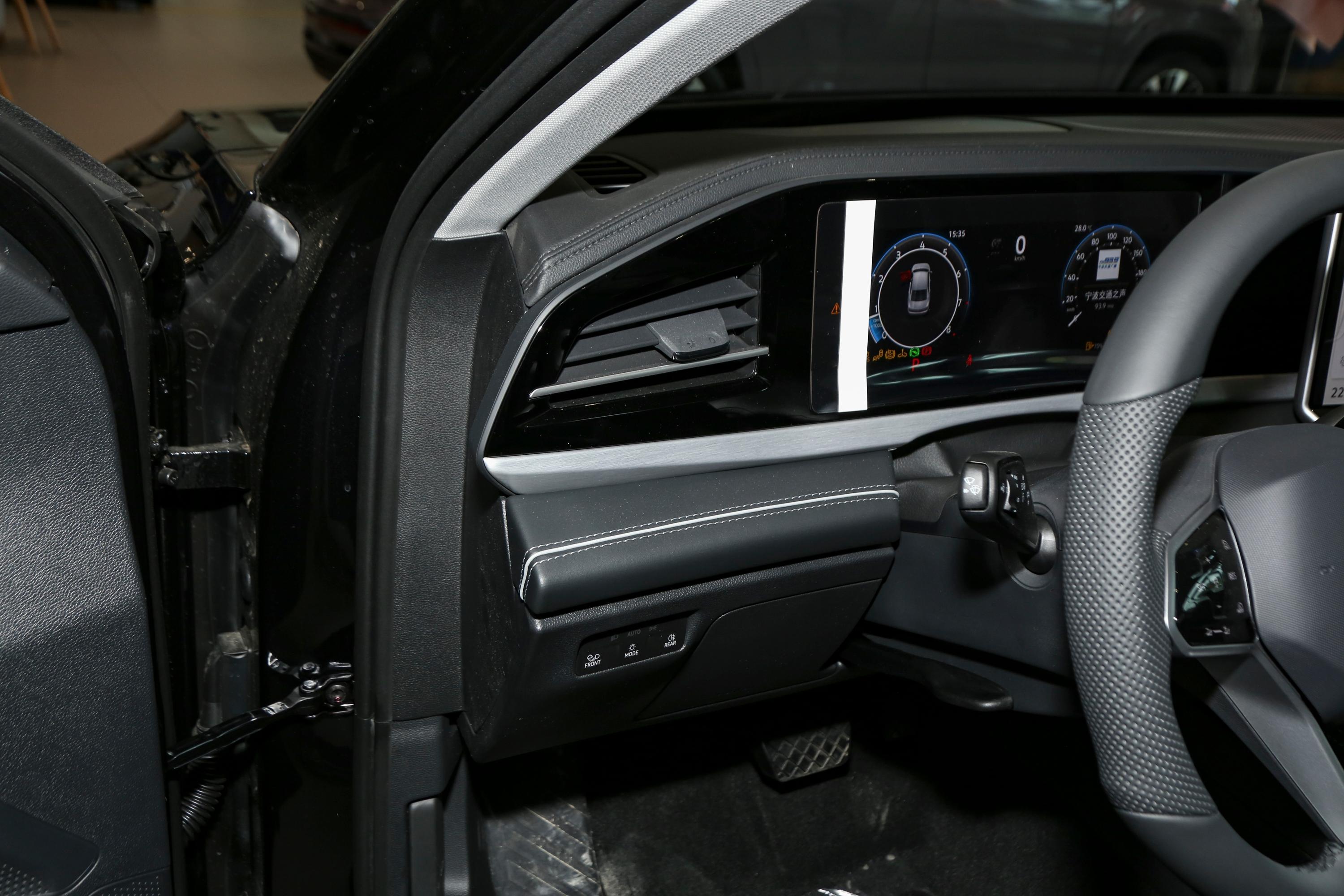 【帕萨特Pro 300TSI 龙耀版主驾驶位图片-汽车图片大全】-易车