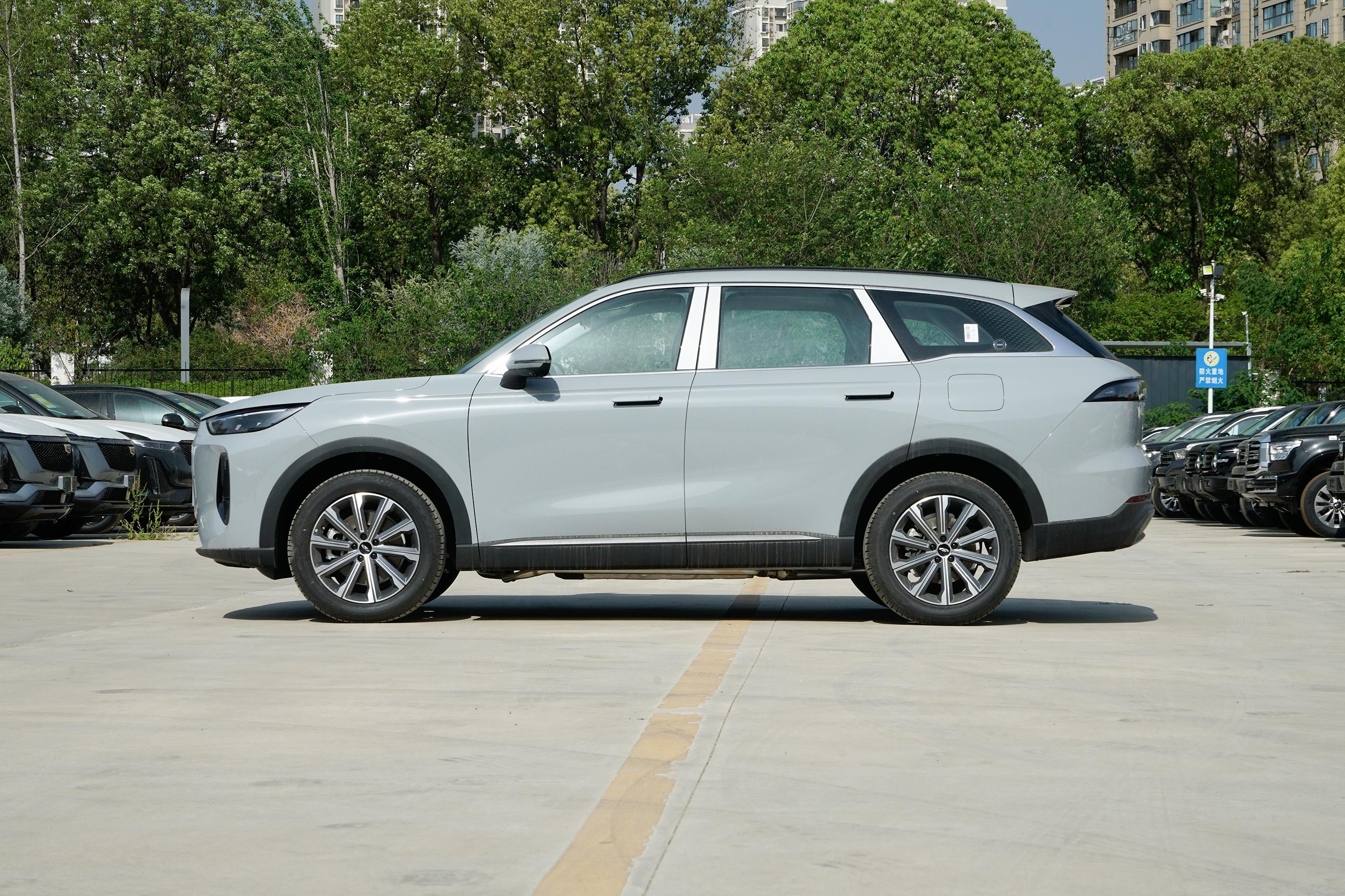 【风云T91.5T 120km 前驱长续航版尊荣型 三元锂 5座正侧车头向左水平图片-汽车图片大全】-易车