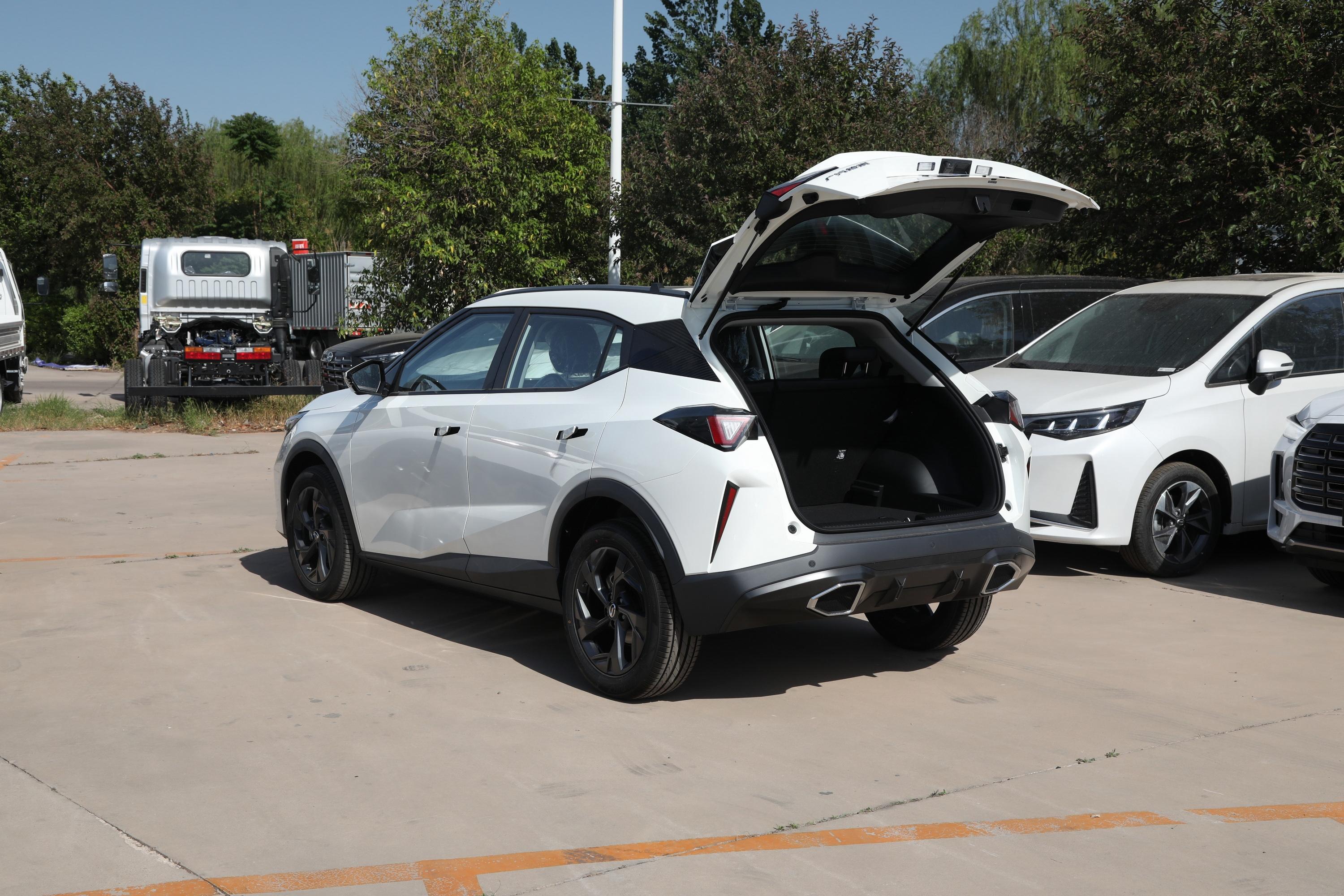 【传祺GS3影速 270T 劲享版-平步青云后备厢开启45度侧拍图片-汽车图片大全】-易车