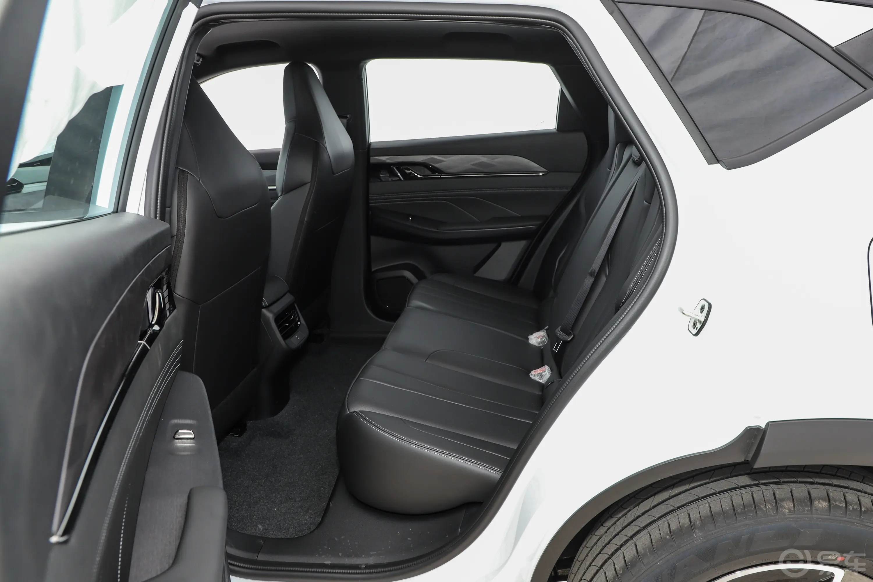 【东风风神L7插电混动 1.5T 205km 205超长续航畅享型后排空间图片-汽车图片大全】-易车