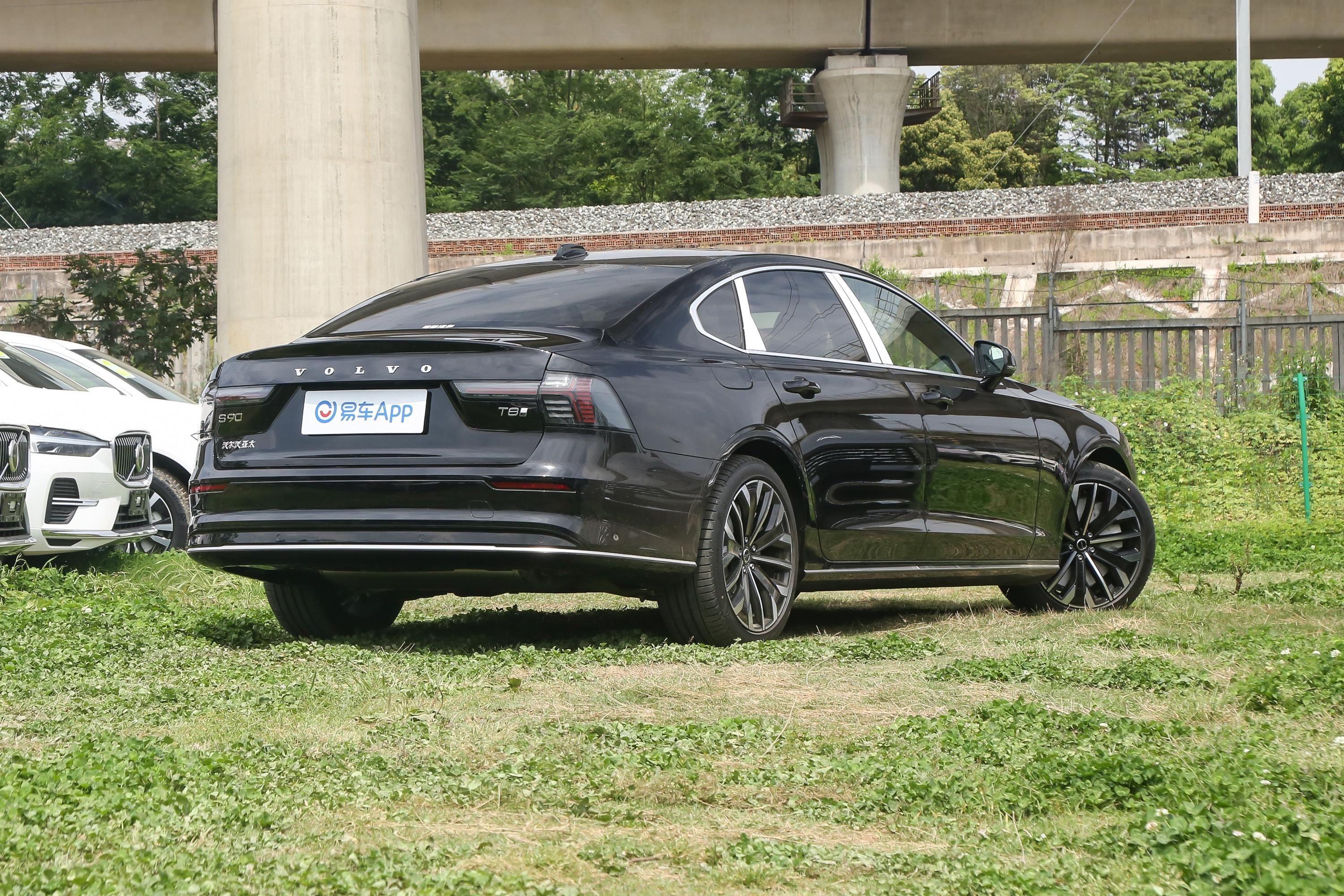 【沃尔沃S90 插电混动2.0T 80km 长续航智雅豪华版侧后45度车头向右水平图片-汽车图片大全】-易车