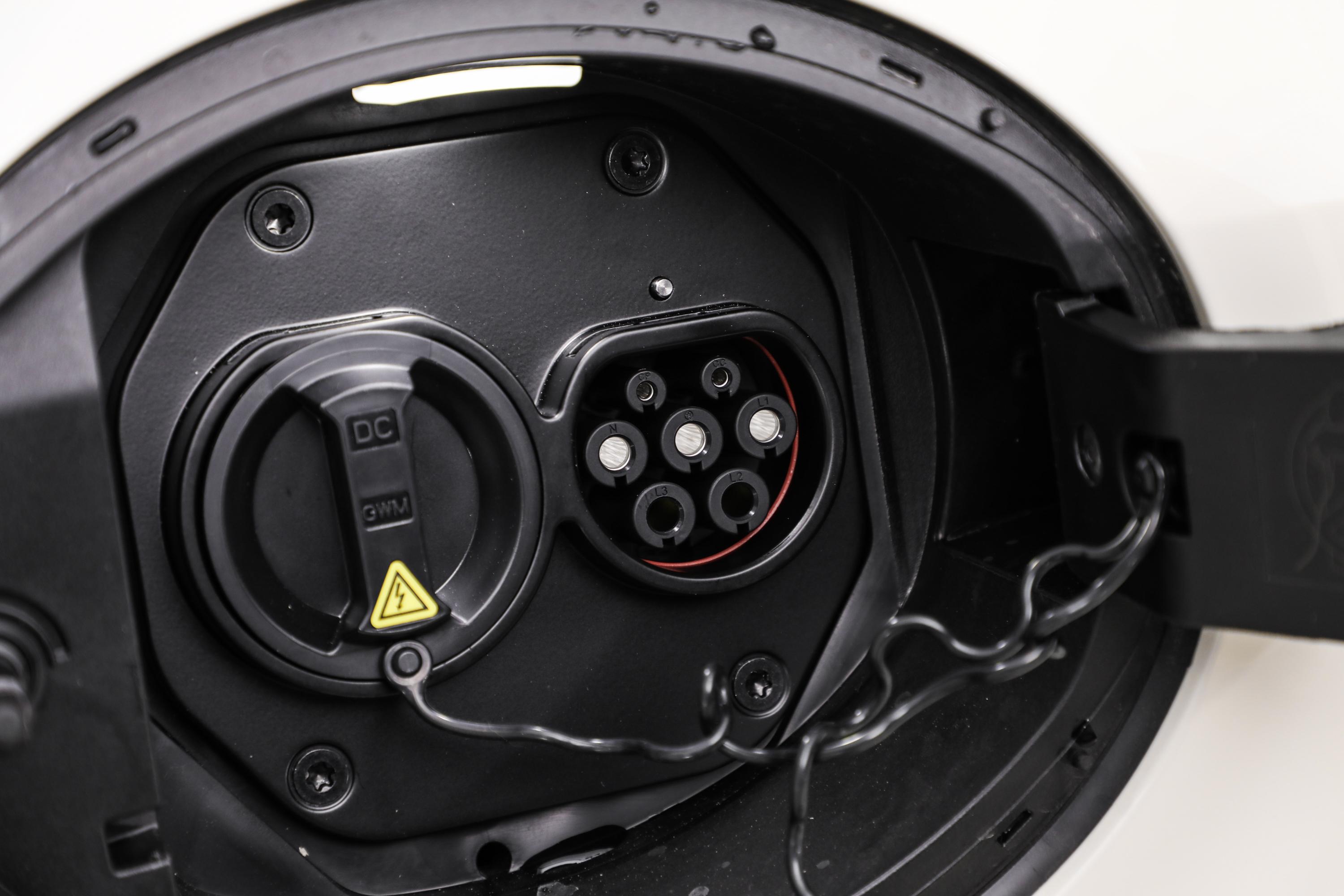 【魏牌蓝山1.5T 220km 四驱Ultra慢充充电口图片-汽车图片大全】-易车