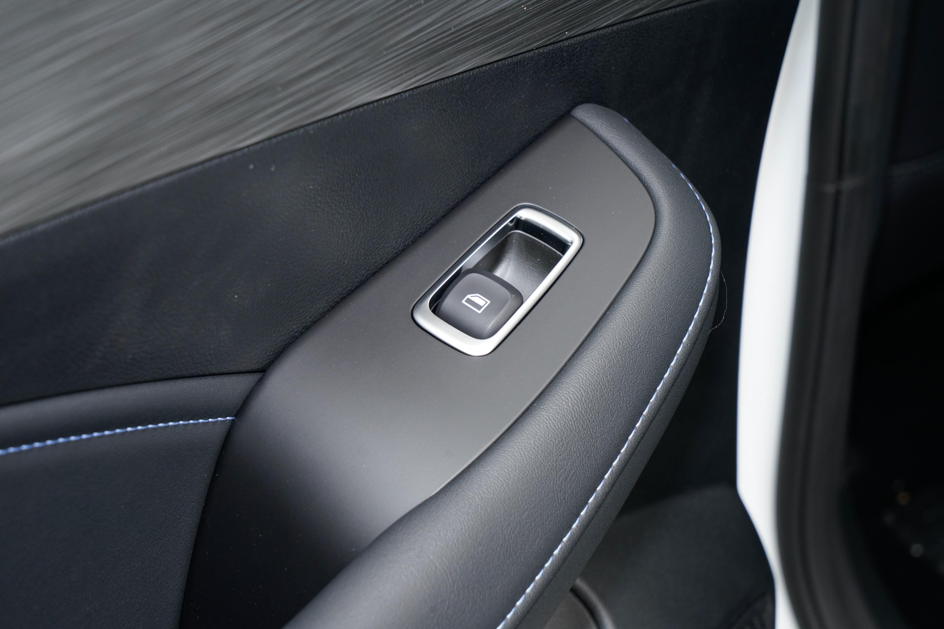 【荣威RX5改款 PLUS 330TGI 双离合领潮智惠版后车窗调节图片-汽车图片大全】-易车