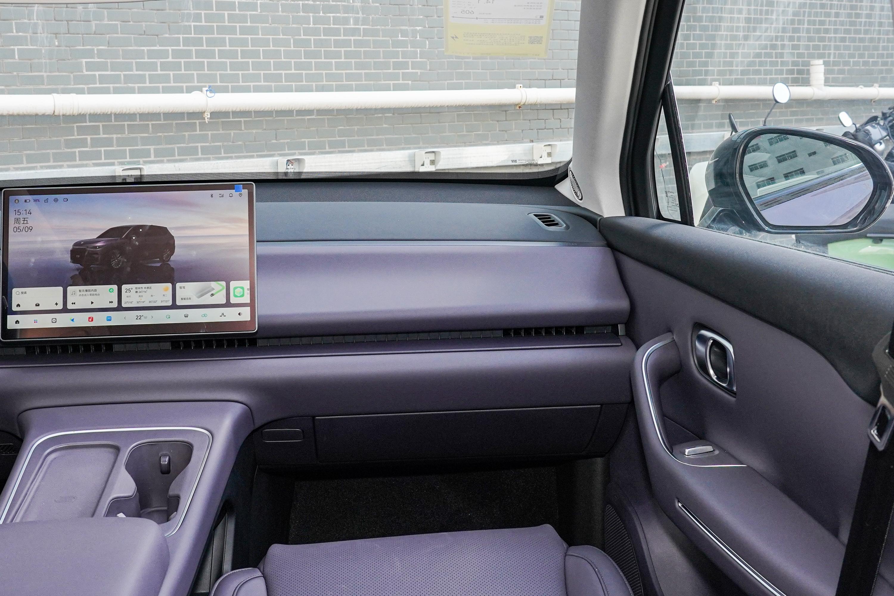 【零跑C10纯电版 605km 605悦享版副驾驶位区域图片-汽车图片大全】-易车