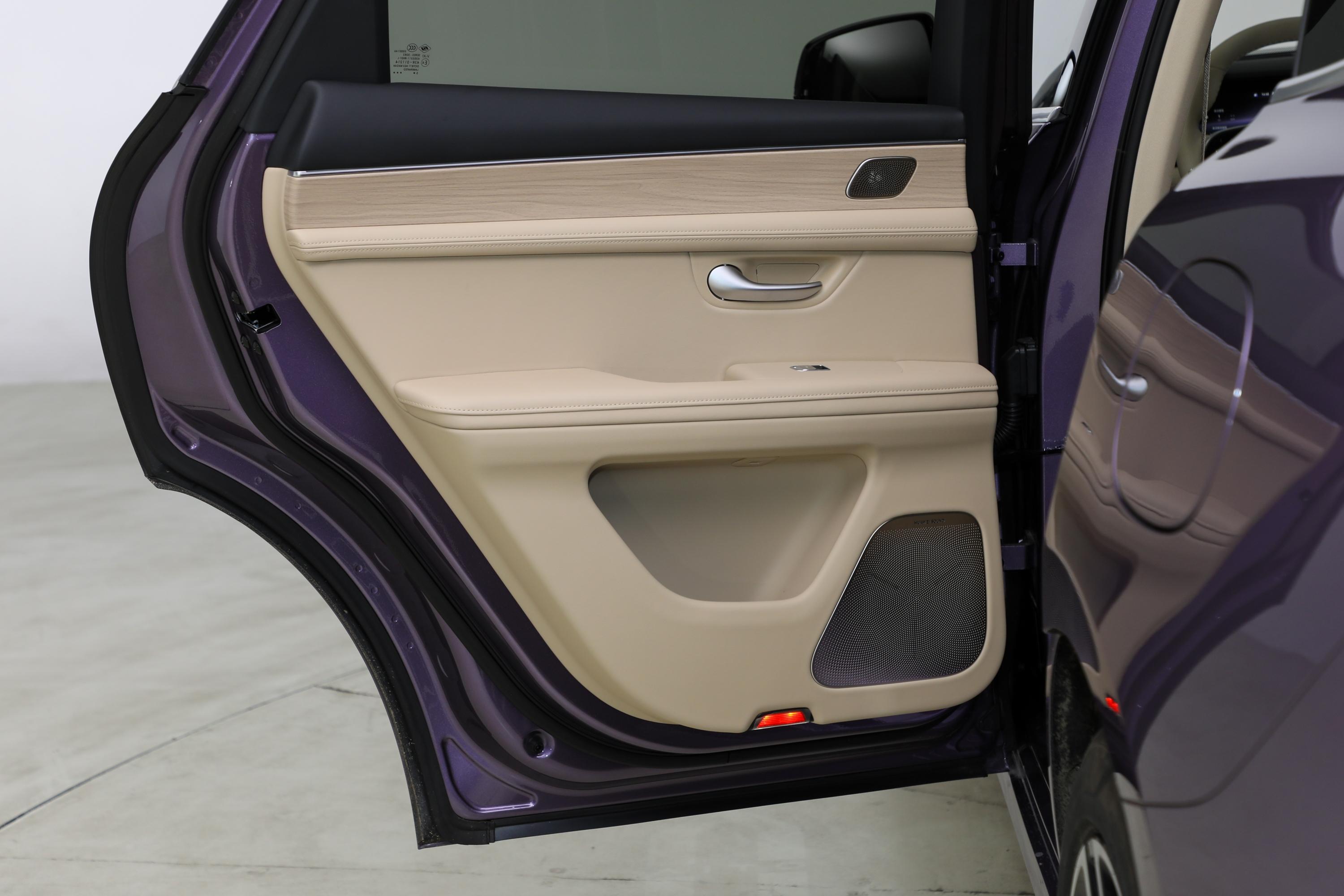 【问界M5增程版 230km Ultra 四驱版后排功能图片-汽车图片大全】-易车