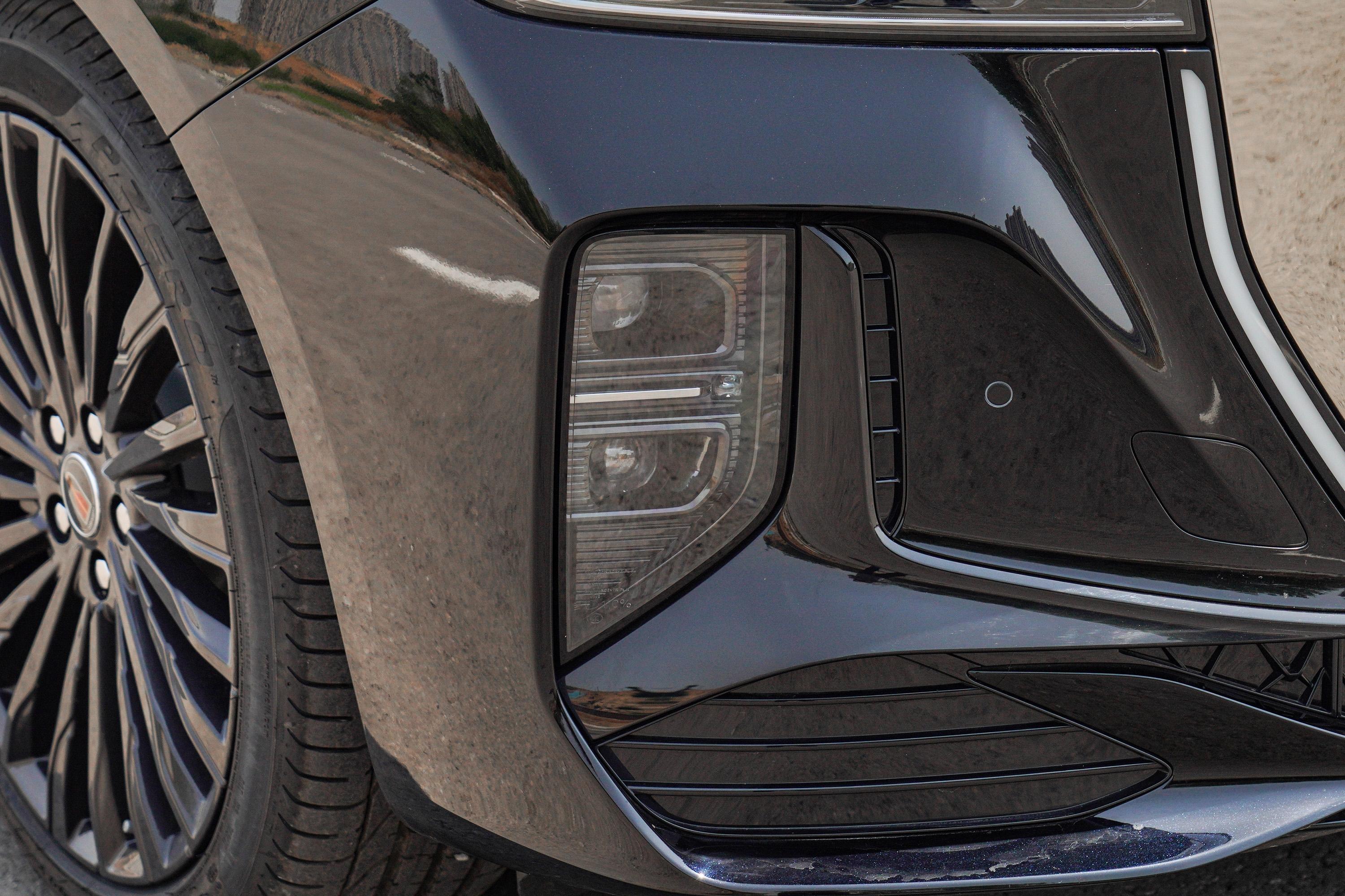 【红旗H92.0T 两驱旗享私享风尚版 5座大灯侧45度俯拍图片-汽车图片大全】-易车