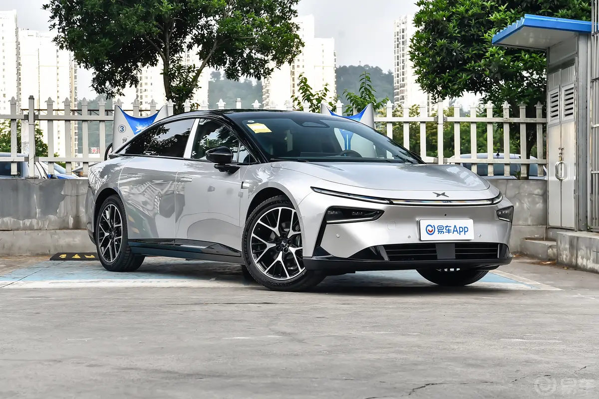【小鹏P7+685 超长续航 Max 旗舰版侧前45度车头向右水平图片-汽车图片大全】-易车