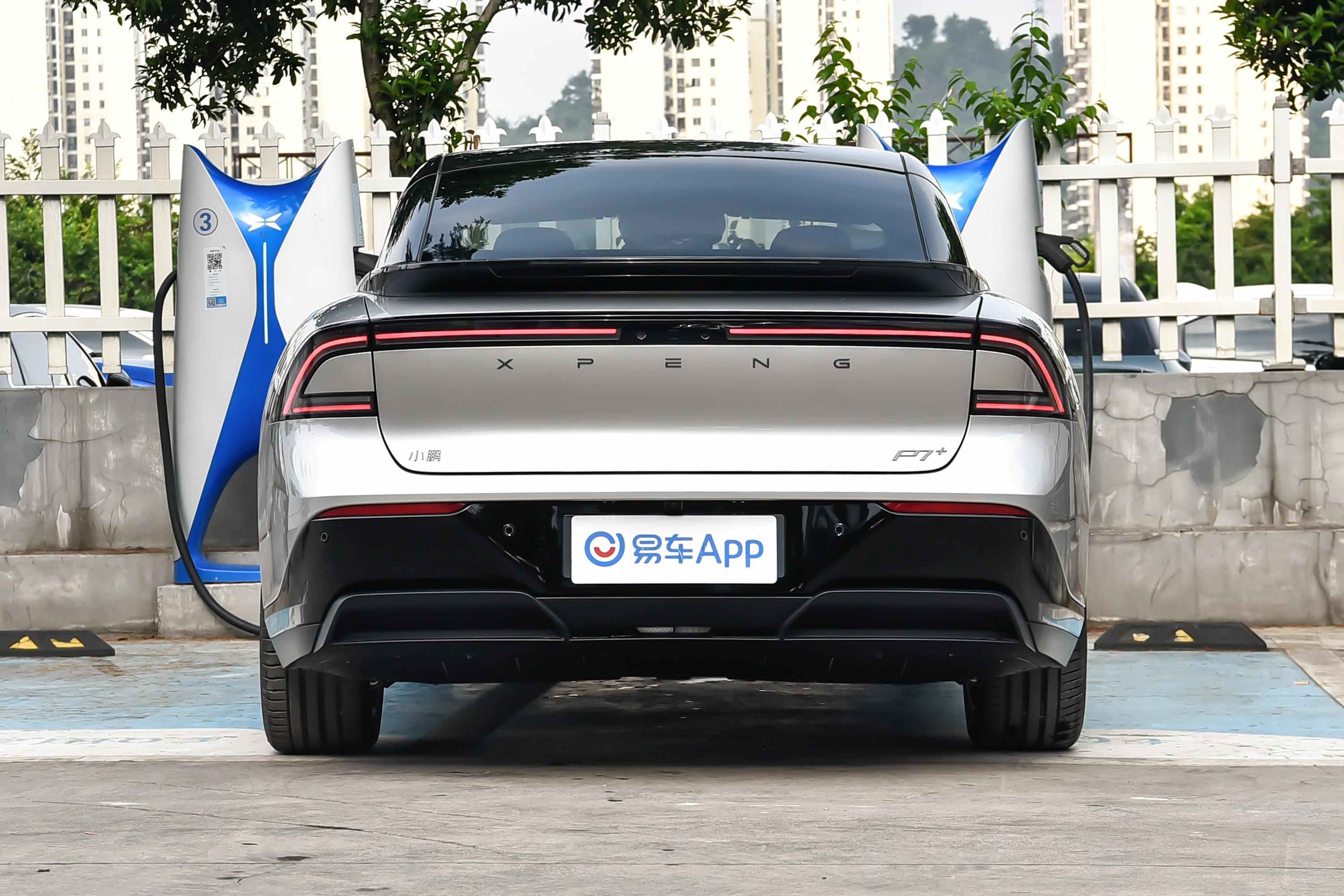 【小鹏P7+685 超长续航 Max 旗舰版正后水平图片-汽车图片大全】-易车
