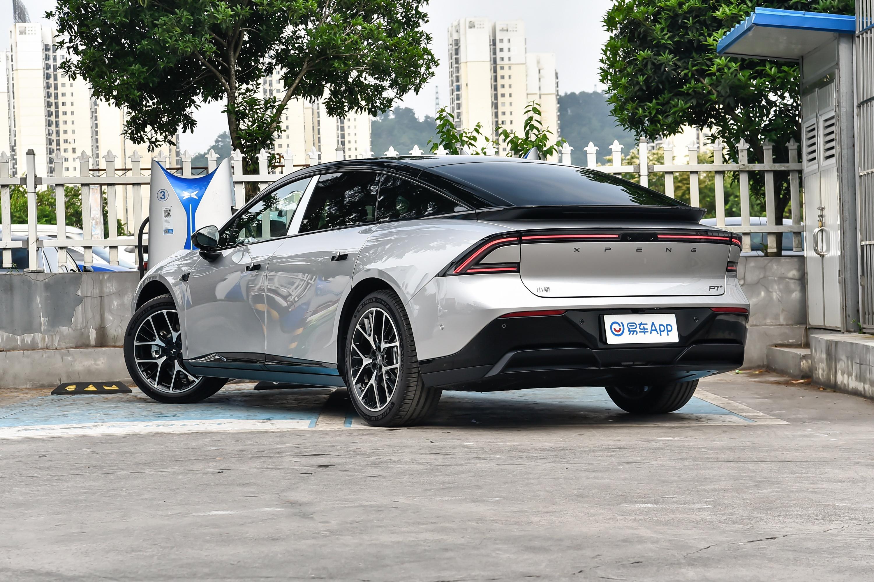 【小鹏P7+685 超长续航 Max 旗舰版侧后45度车头向左水平图片-汽车图片大全】-易车