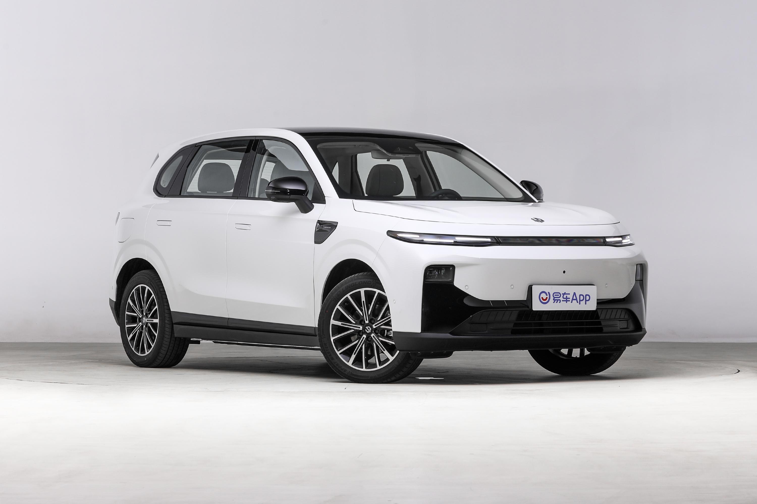 【零跑B10600km 悦享版侧前45度车头向右水平图片-汽车图片大全】-易车