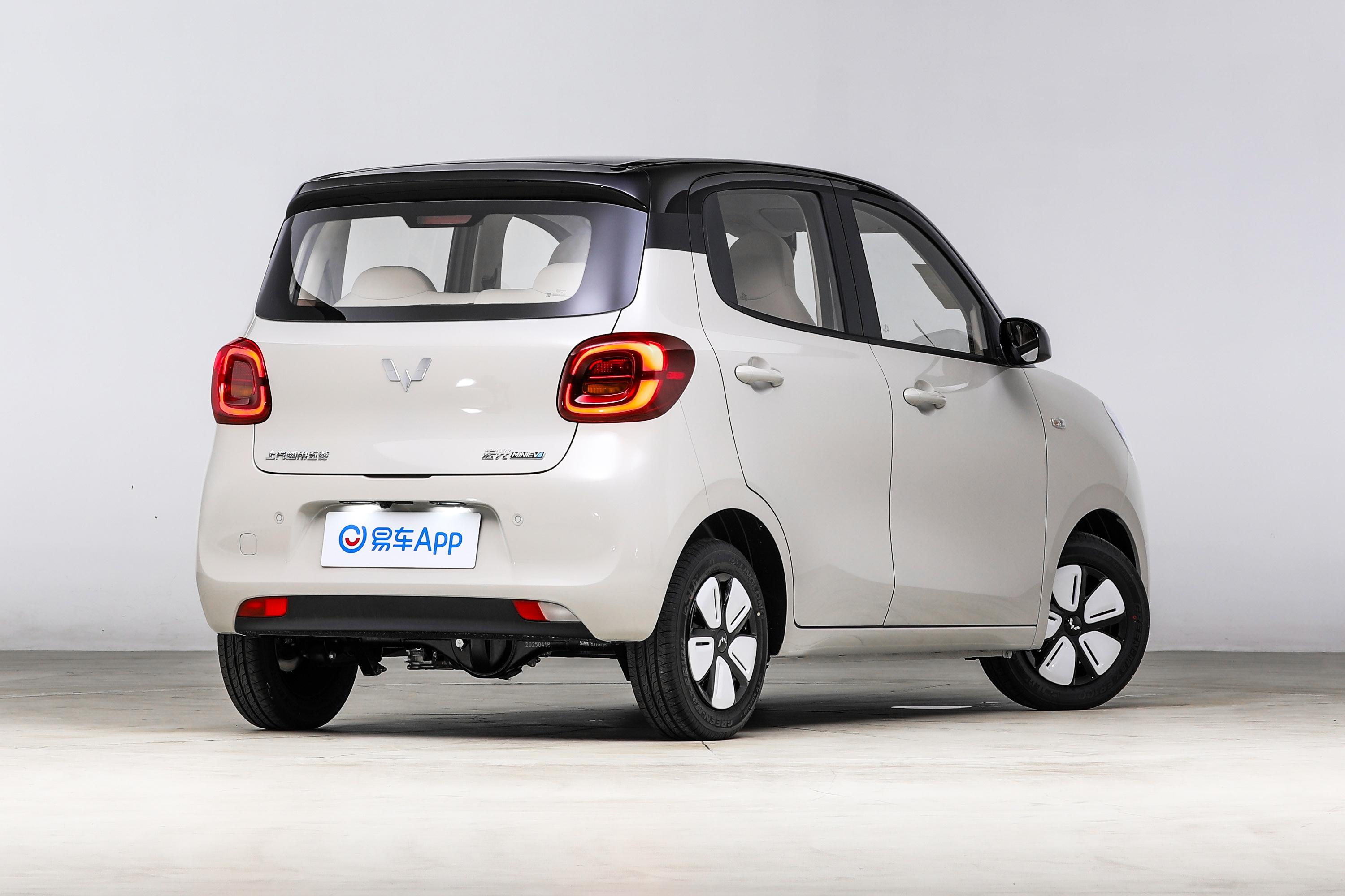 【宏光MINIEV四门版 205km 臻享＋款侧后45度车头向右水平图片-汽车图片大全】-易车