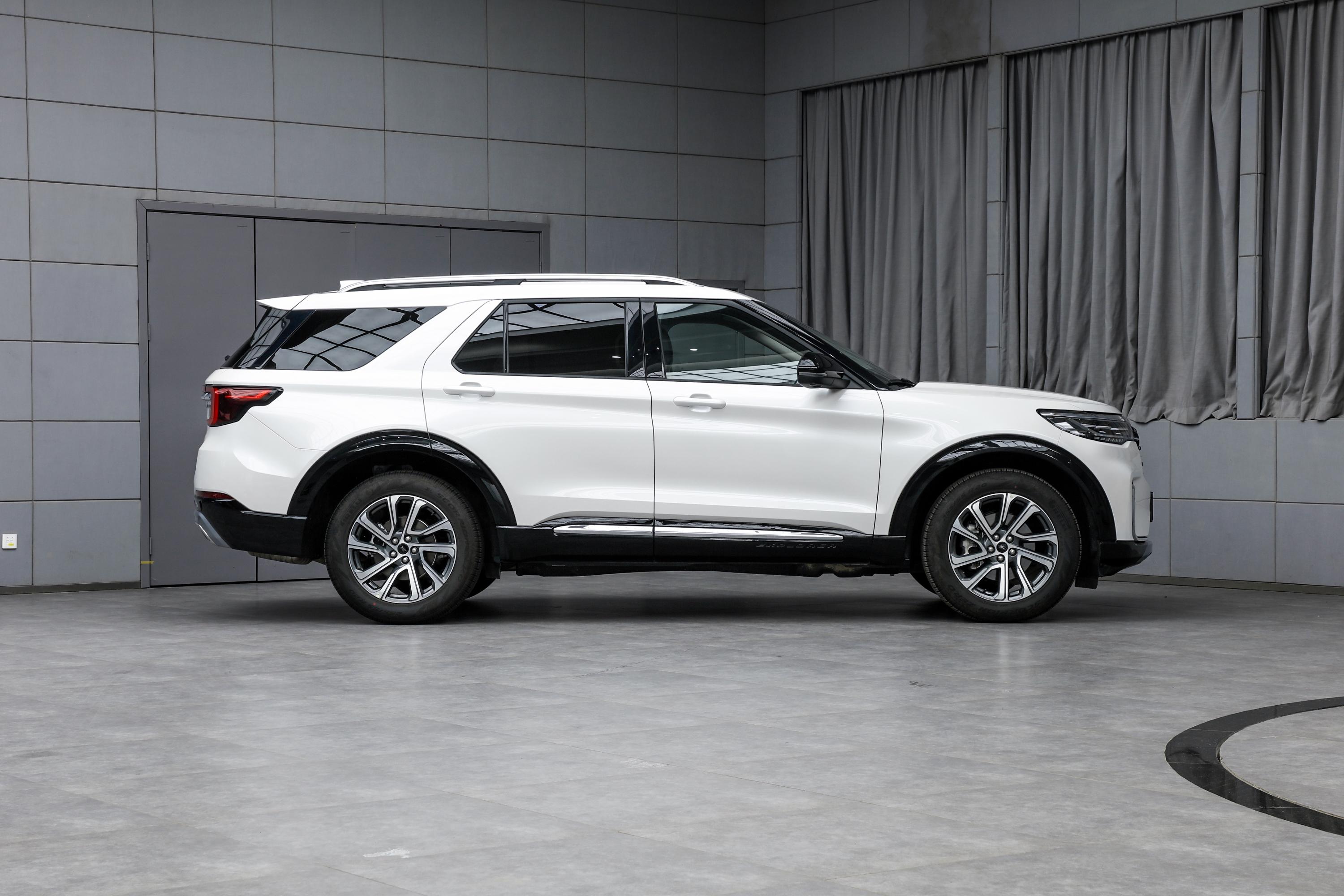 【探险者EcoBoost 285 四驱穿越版 5座正侧车头向右水平图片-汽车图片大全】-易车